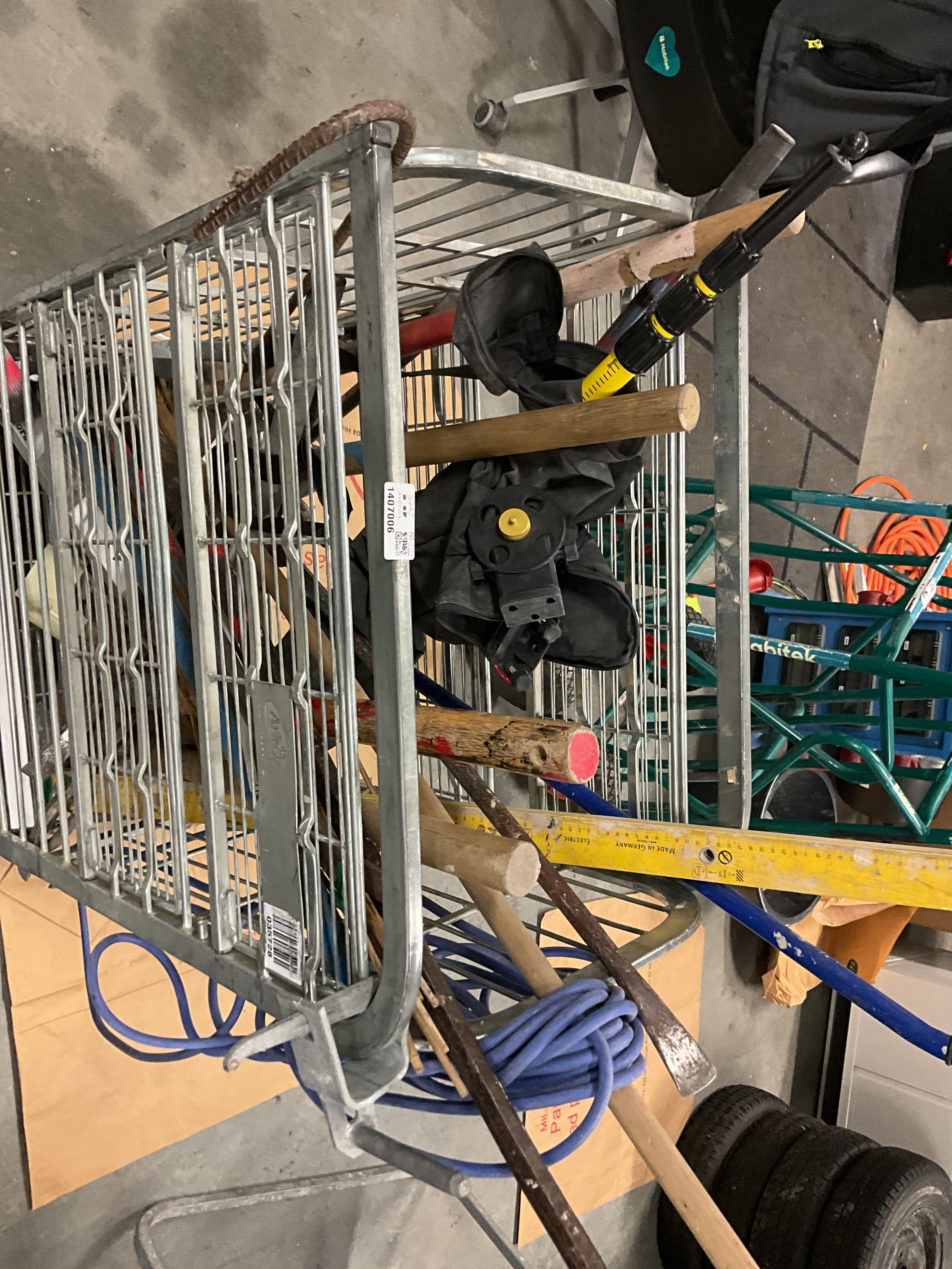 Trolley on wheels with tools - PS Auction - We value the future ...