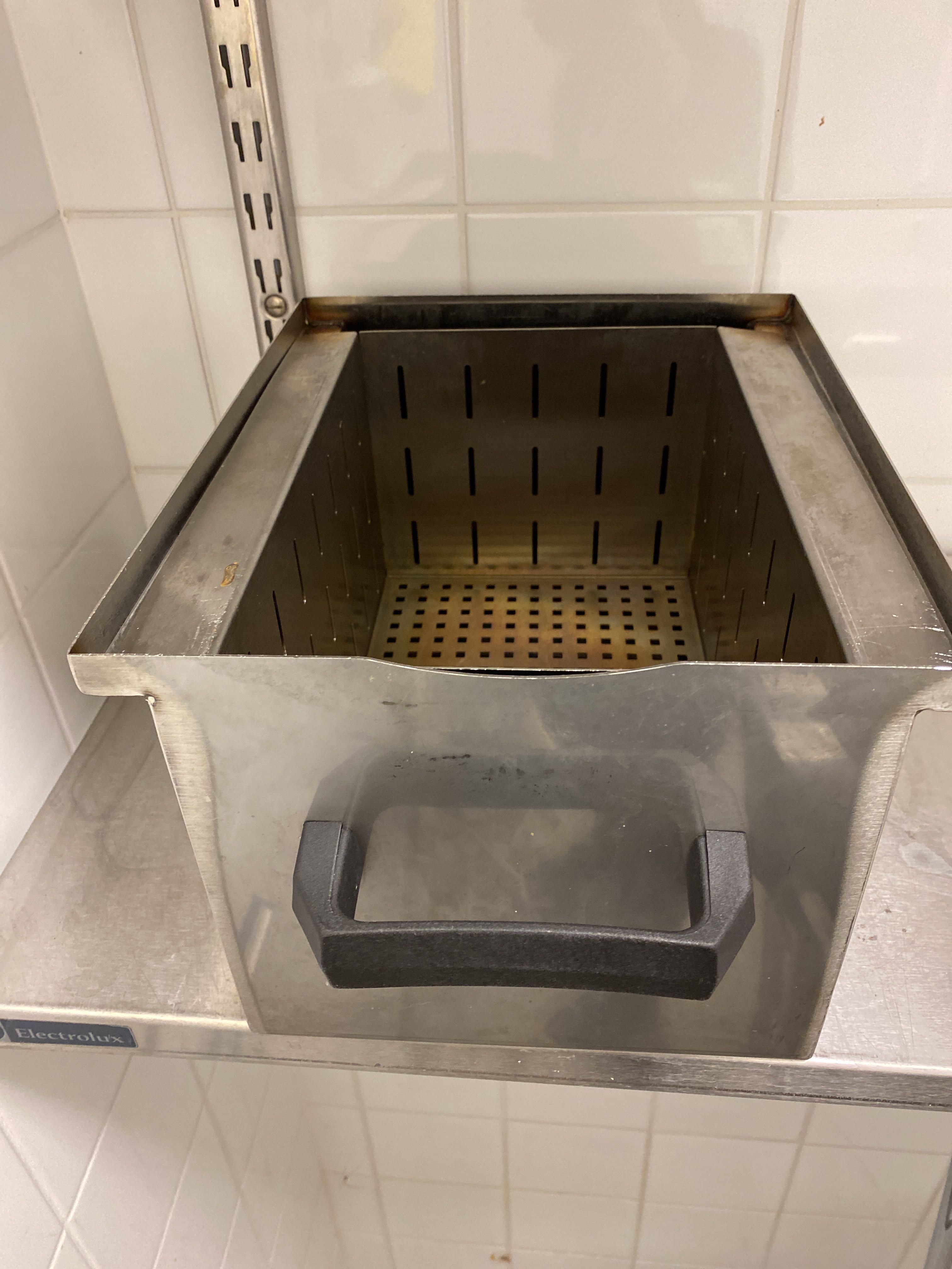 Rostfria hyllor 110cm, 2 st, rostfri hink och låda - Auktioner online ...