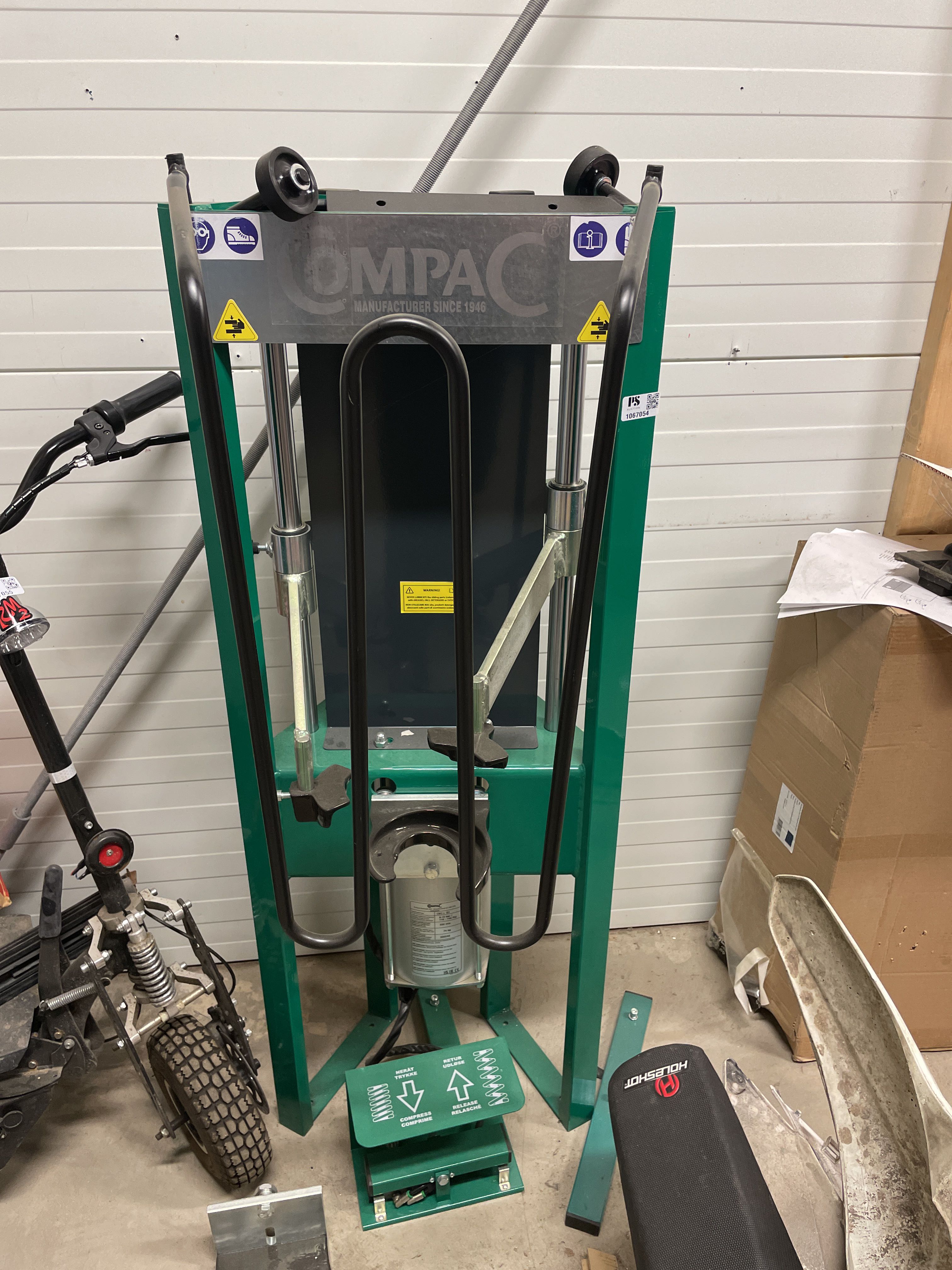 Fjäderpress - Compac CSC + G1 - 2022 Helt ny - Auktioner online ...