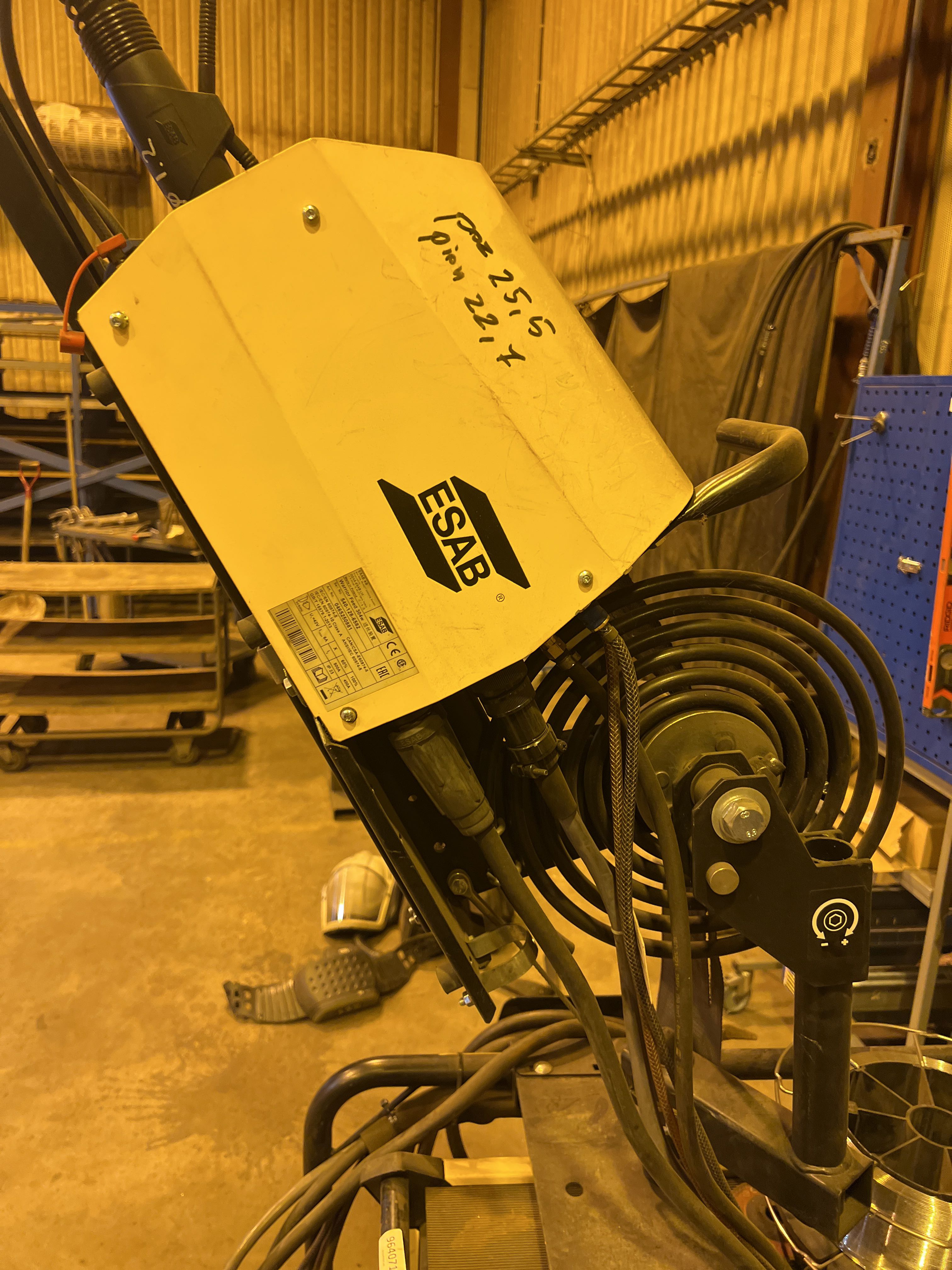 Migsvets ESAB Warrior 500i CC/CV with feeder unit Warrior Feed 304w ...