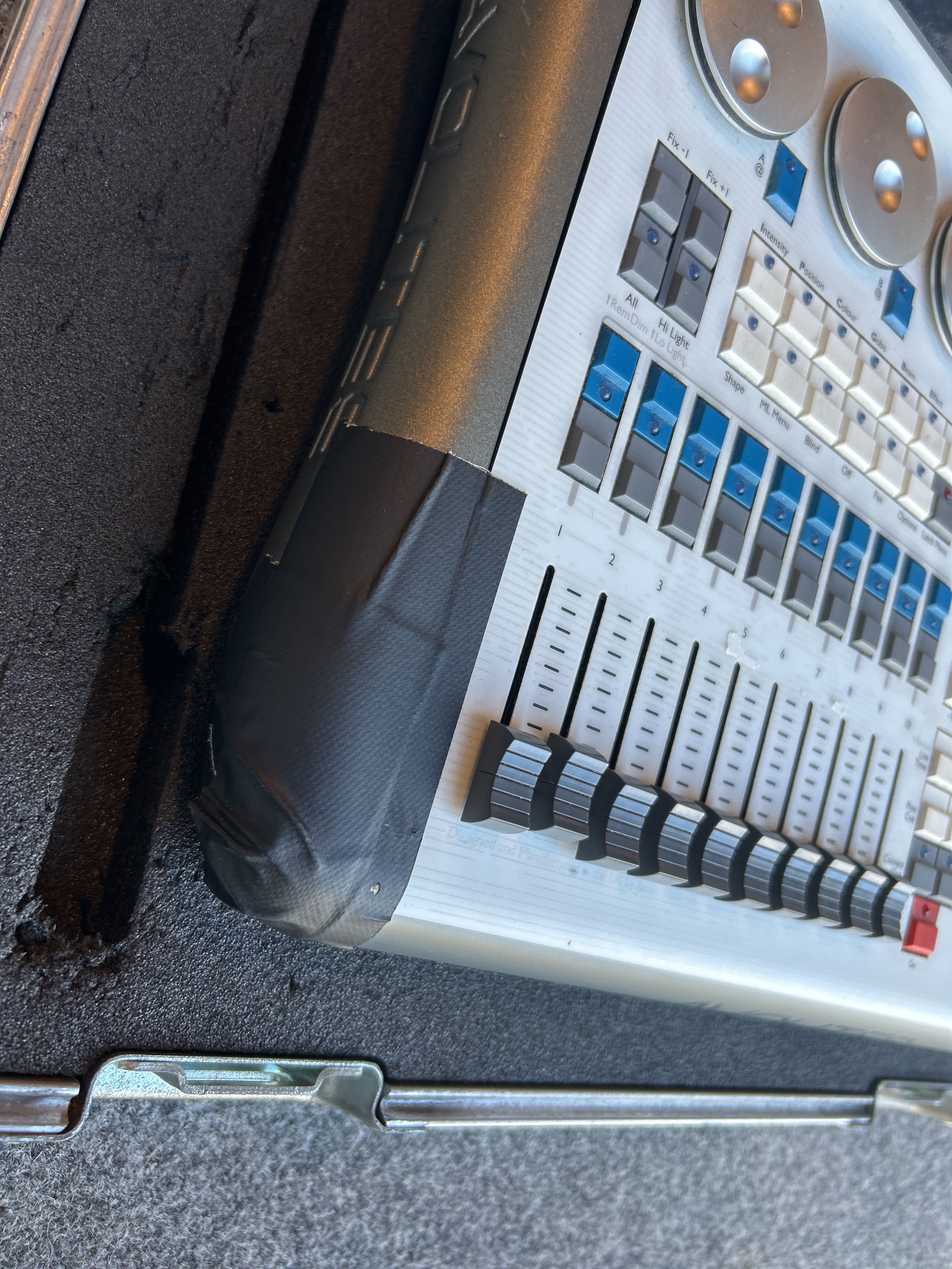 Lighting control console with screen – Avolites Quartz - PS Auction ...