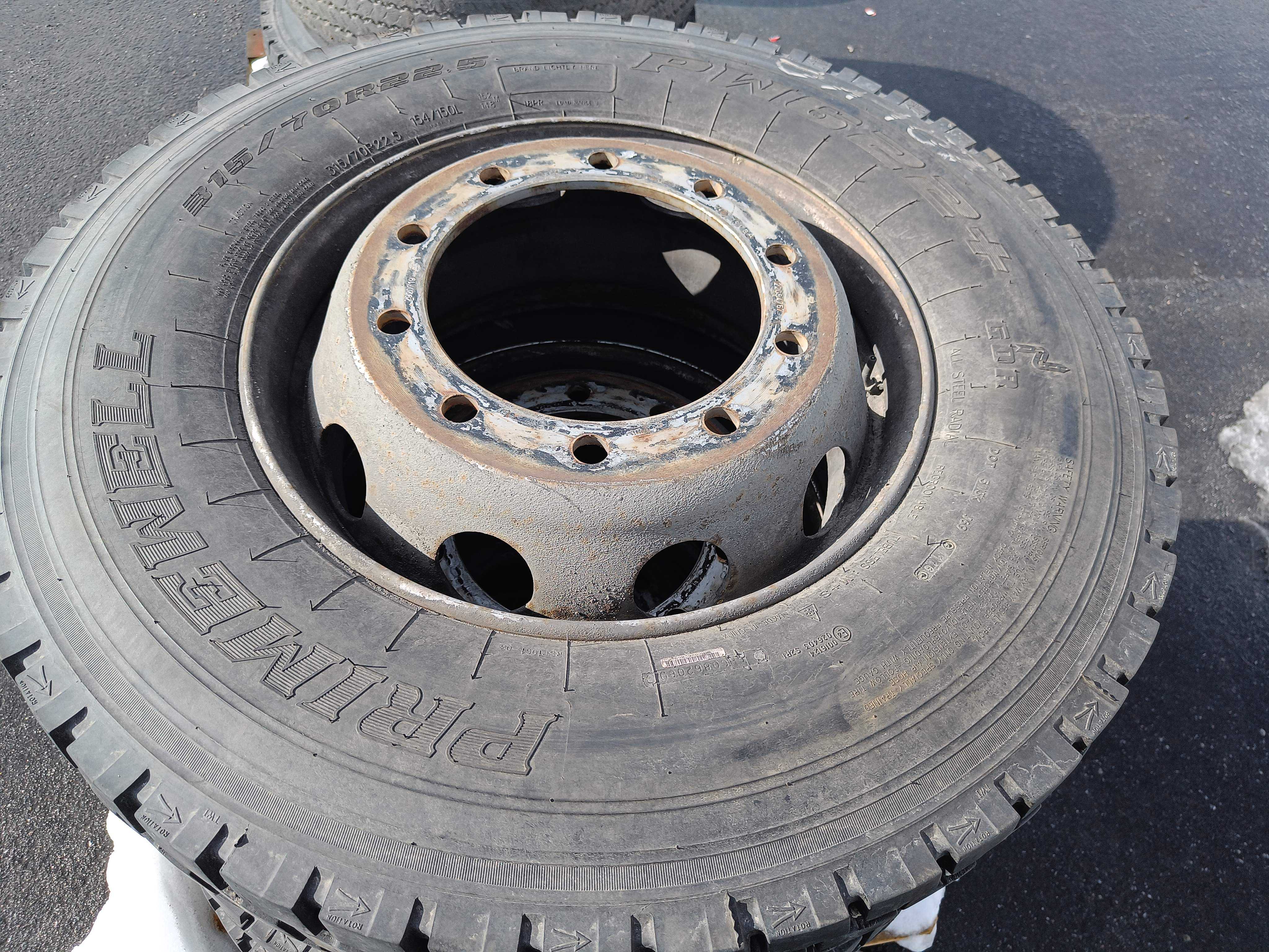 Lot with truck tires on Volvo / Scania rims - PS Auction - We value the ...