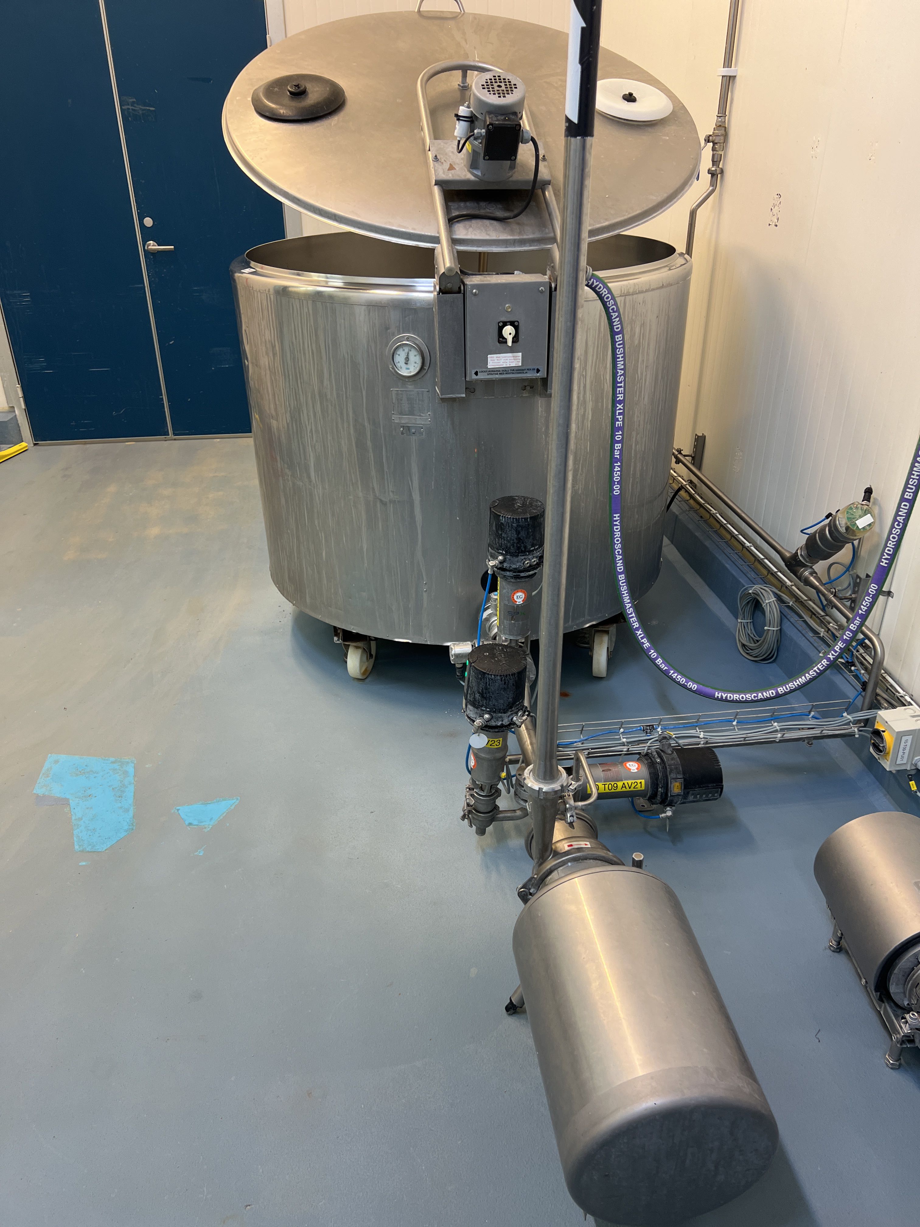 Whey tank with cooling egg and pump Wedholms DF 813 AD 900L -1984 - PS ...