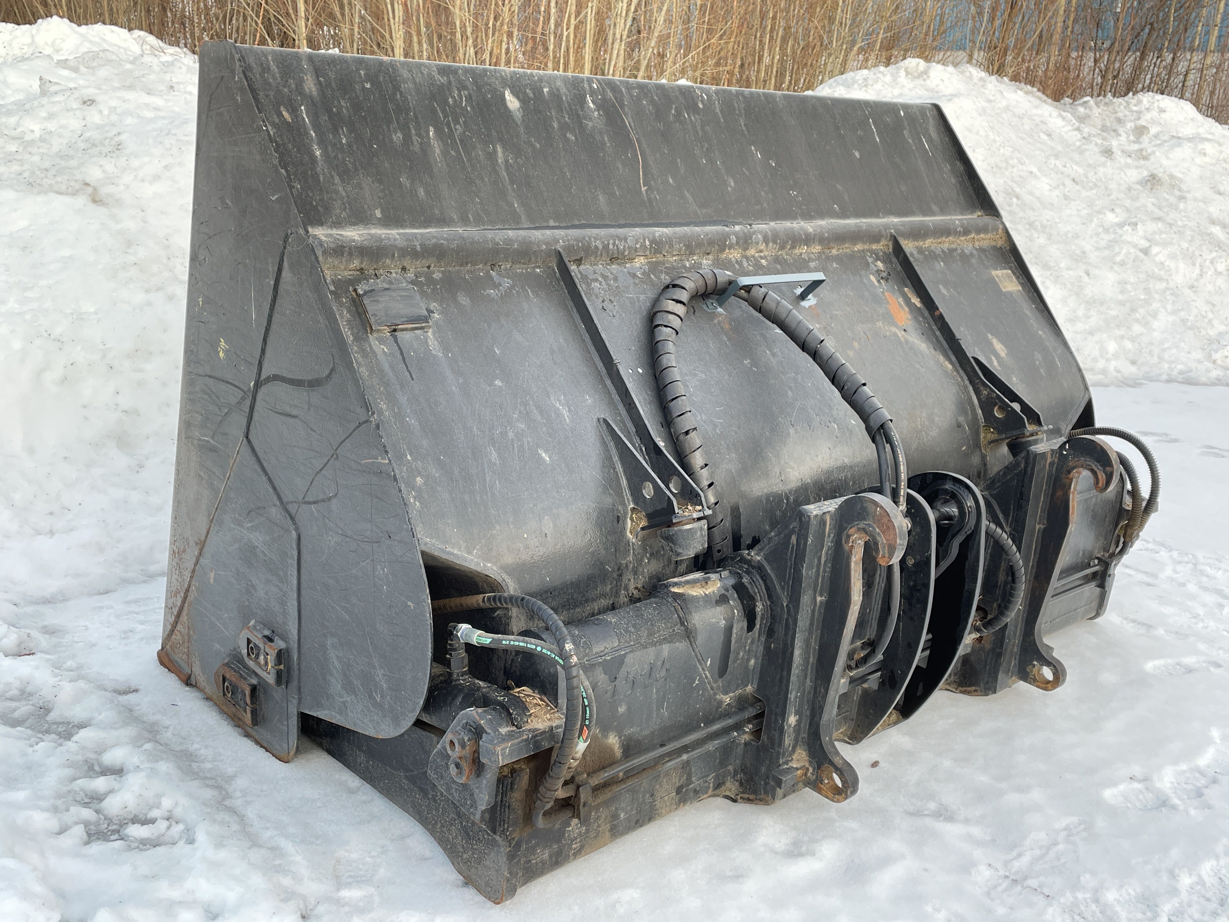 High tipping bucket. Large BM -06 - PS Auction - We value the future ...