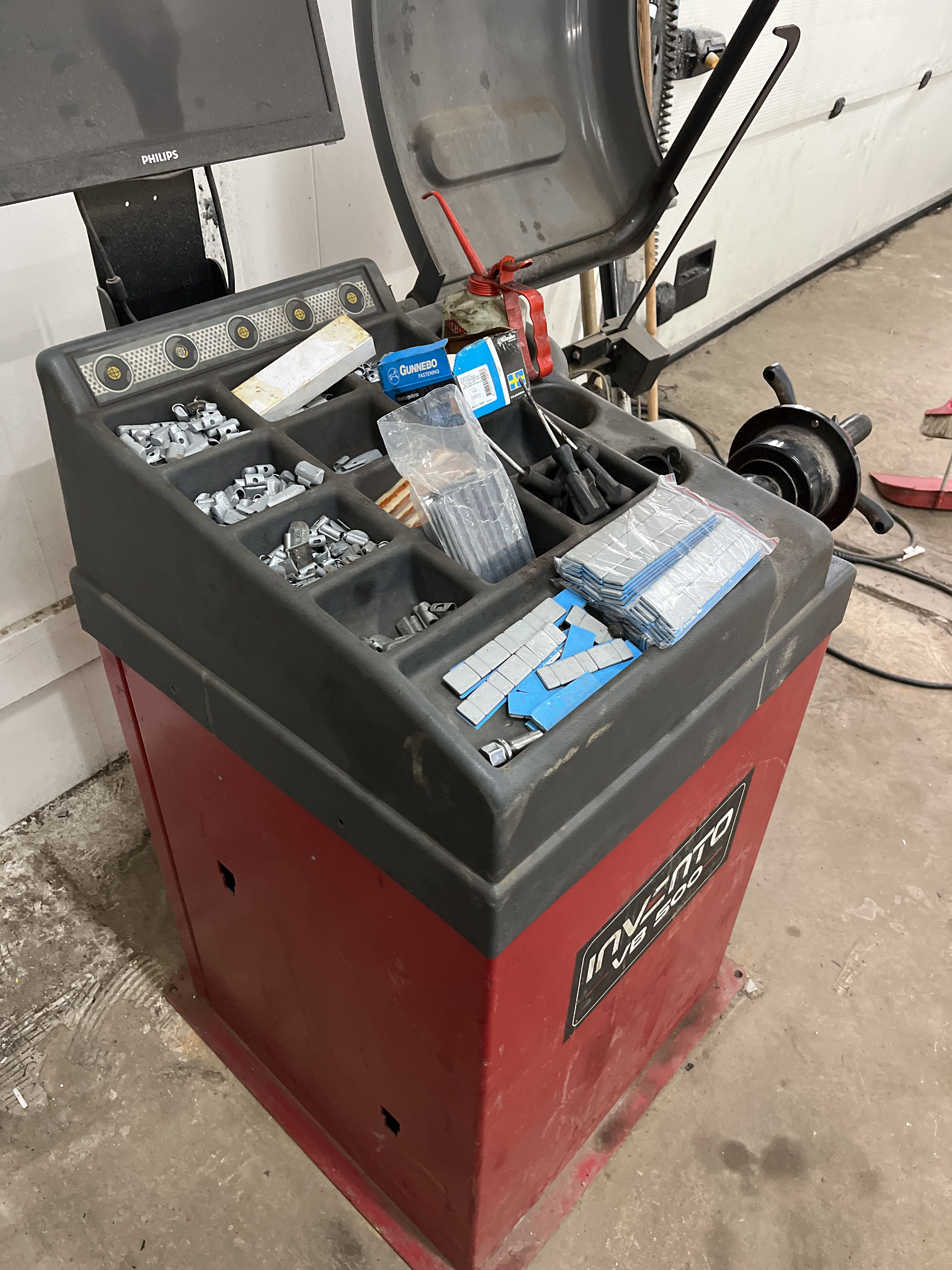 Tire balancing machine Invento VB 500 - 2017 - PS Auction - We value ...