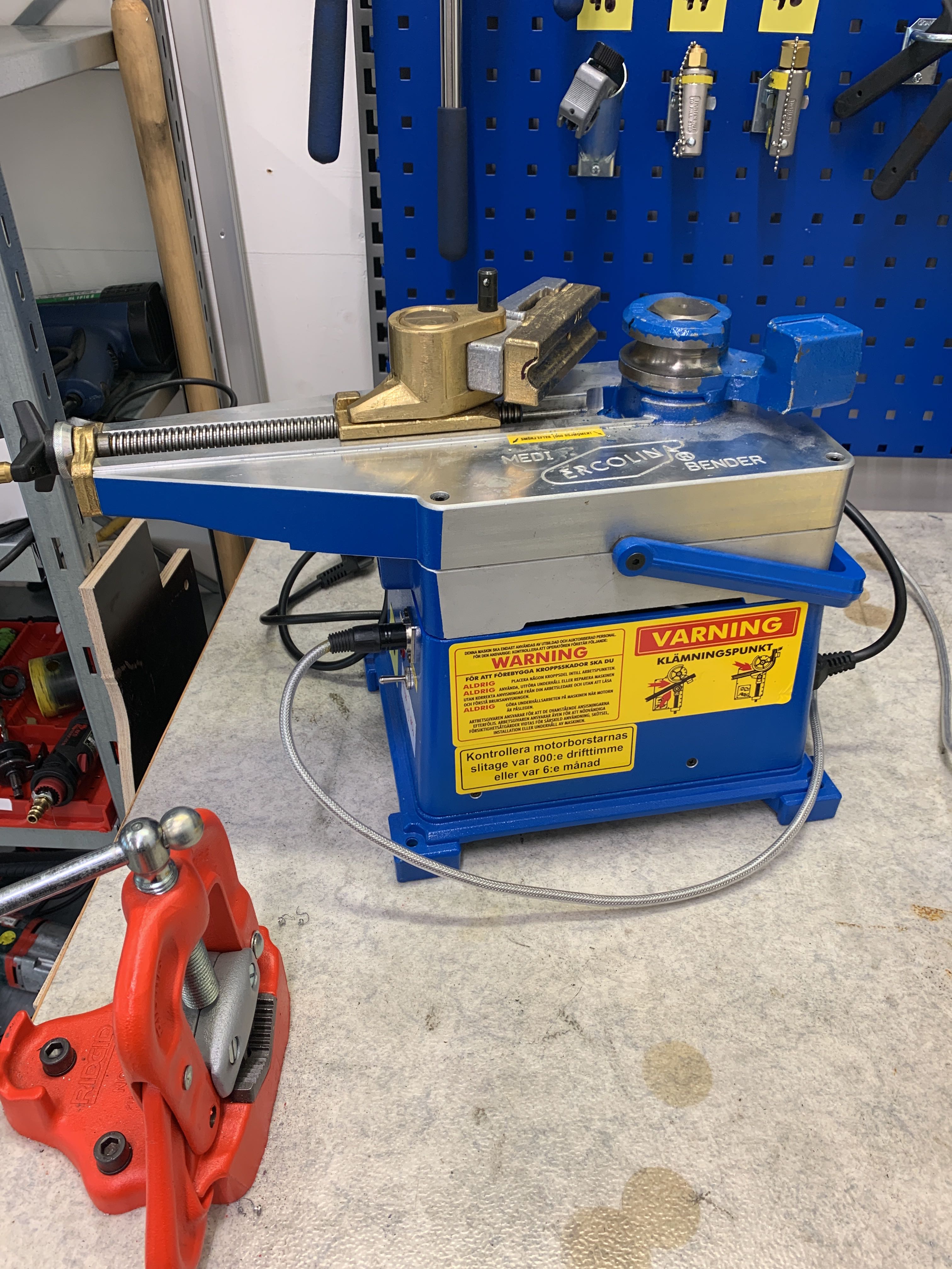 Electric pipe stand, workbench, tool board with tools - PS Auction - We ...
