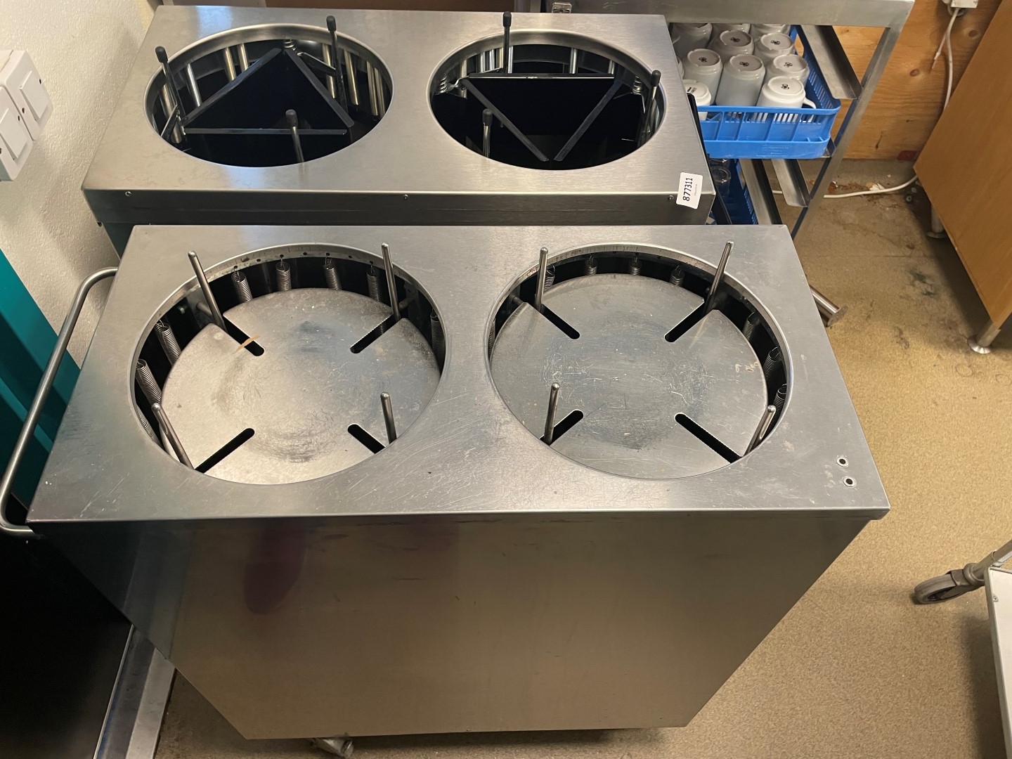 Plate trolleys 2 pcs - PS Auction - We value the future - Largest in ...