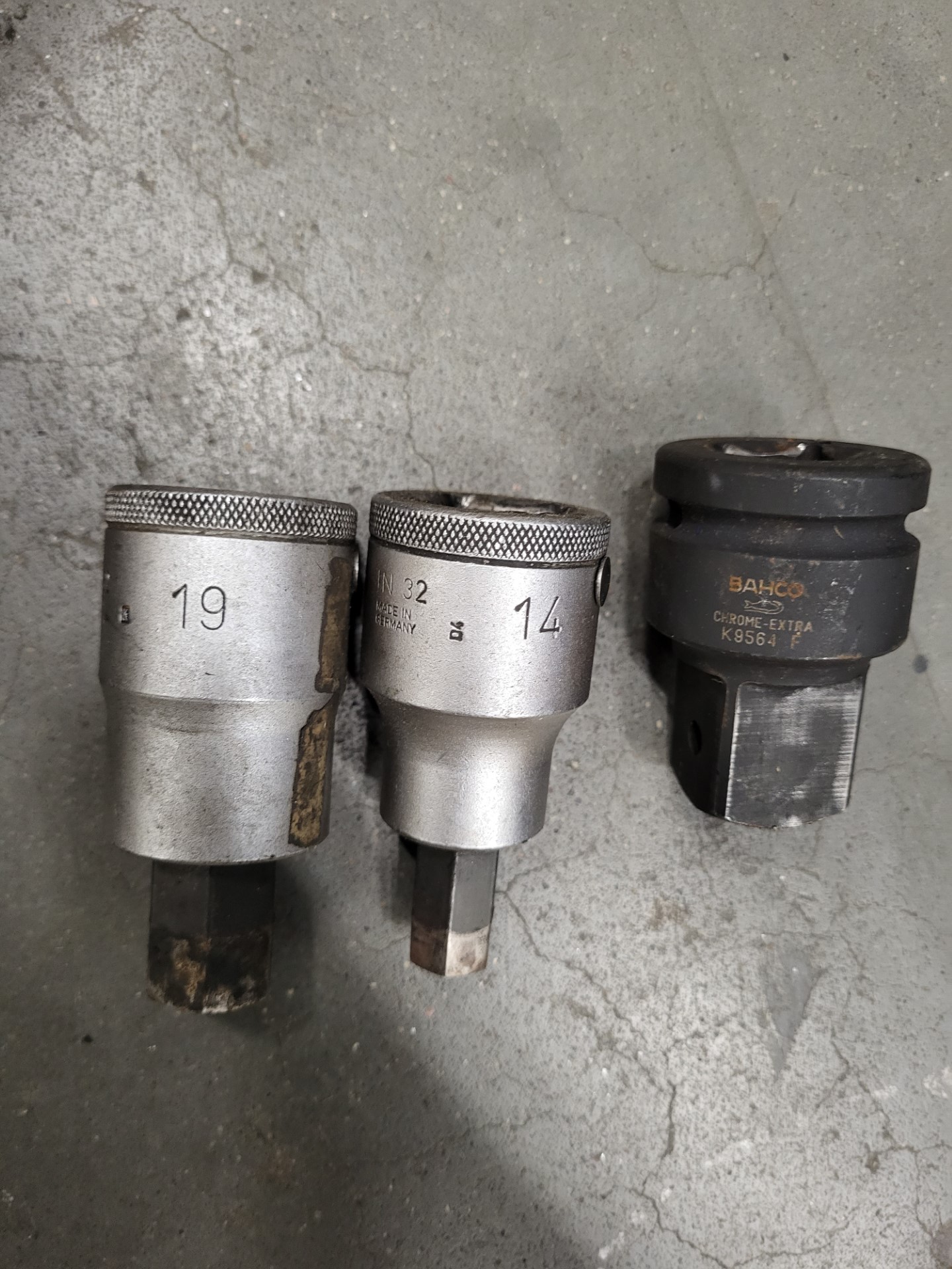 Large sleeves and torque rods - PS Auction - We value the future ...