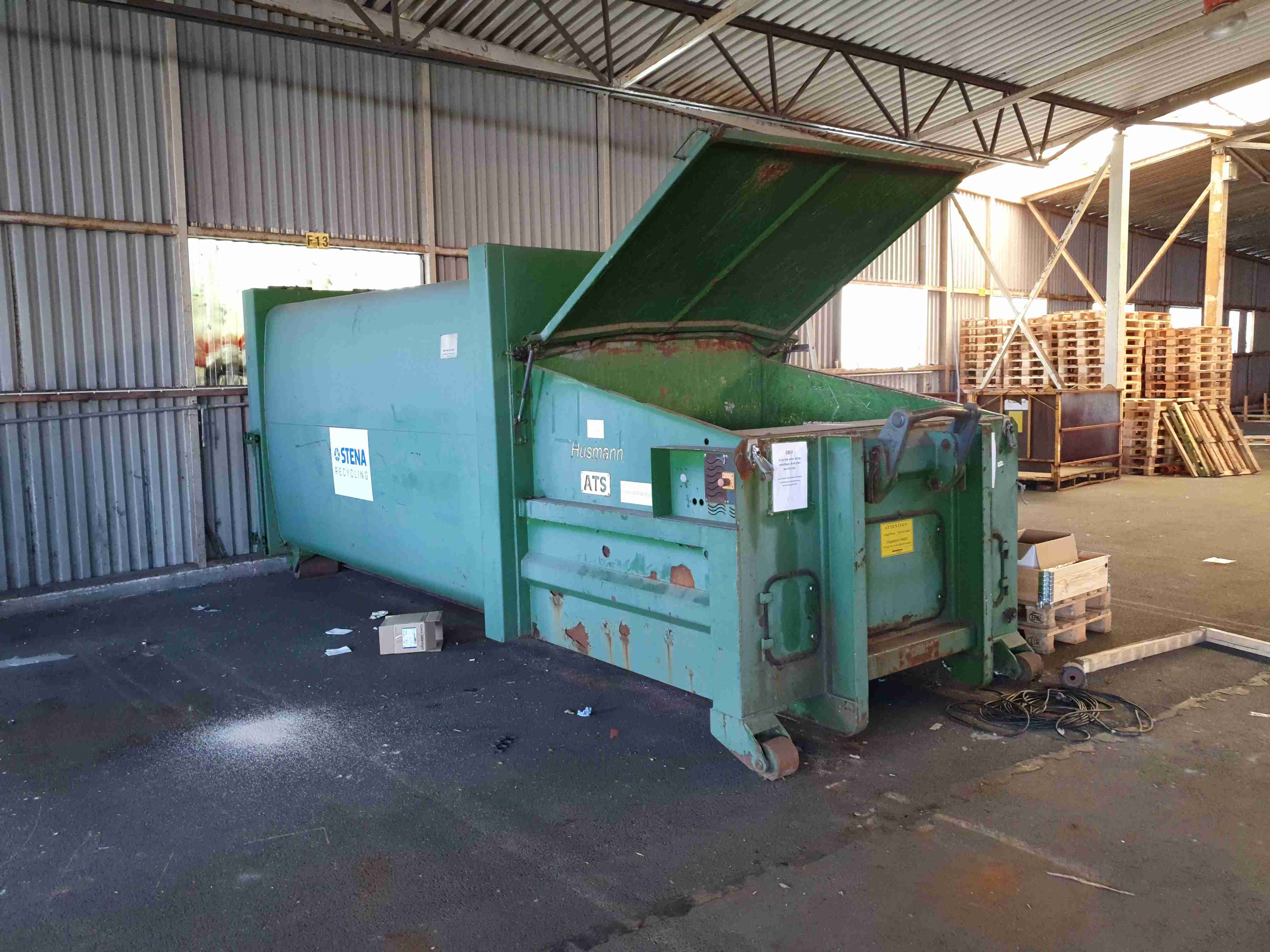 Waste compactor Huntsman SPB 20 SEN-E -2006 - PS Auction - We value the ...