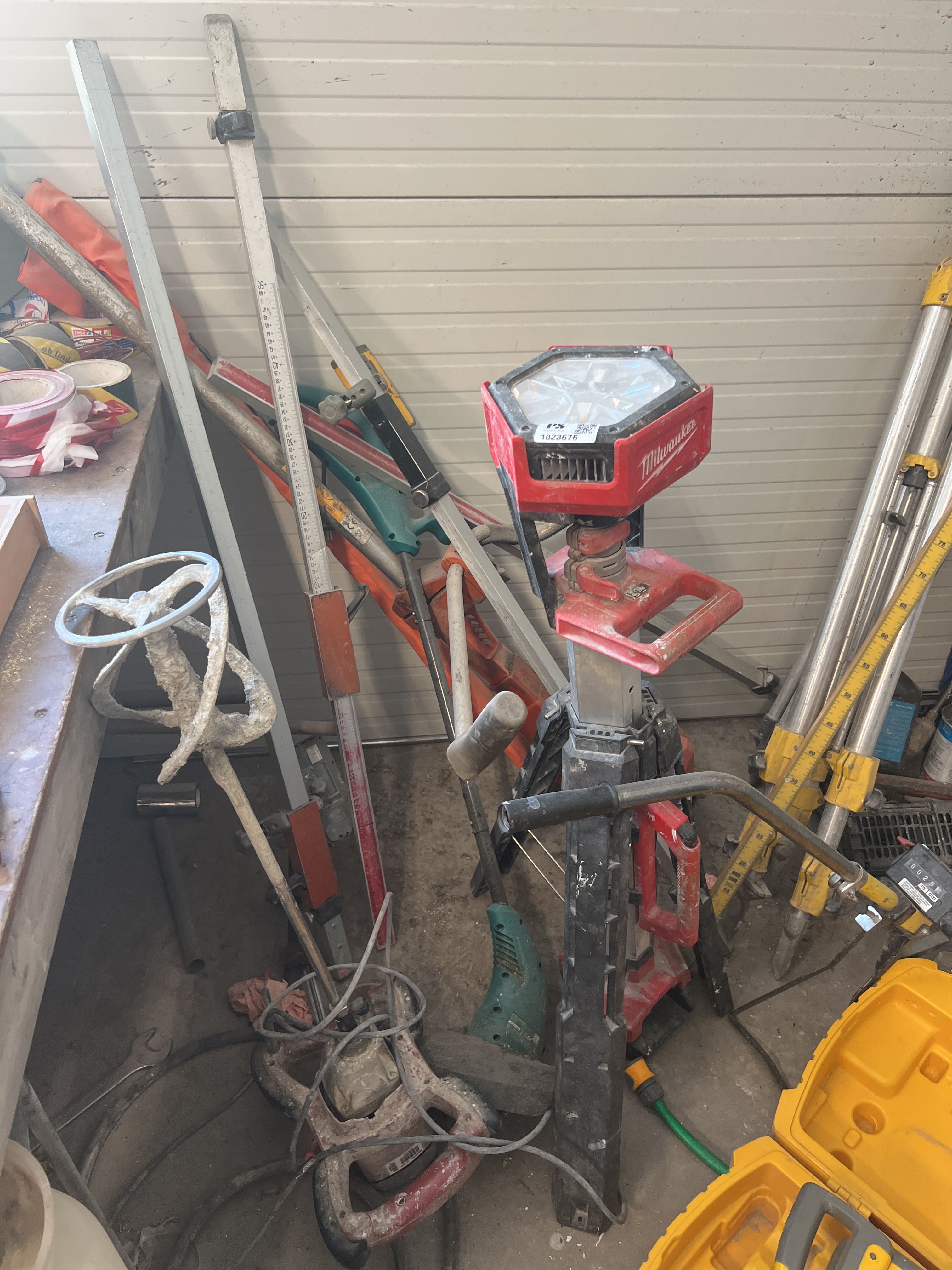 Cross laser Topcon Tripods, lamp, etc - PS Auction - We value the ...