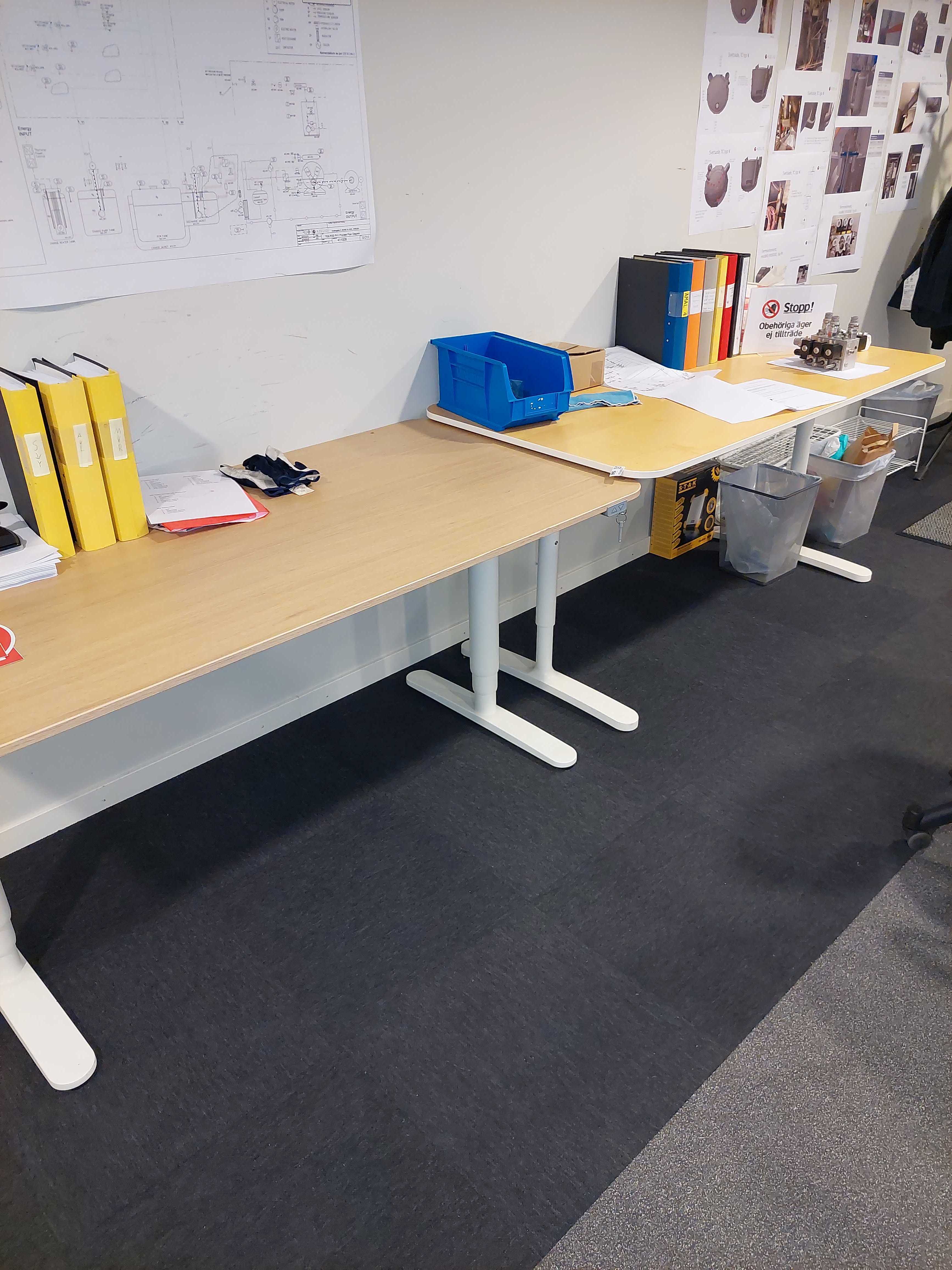 2 desks - PS Auction - We value the future - Largest in net auctions