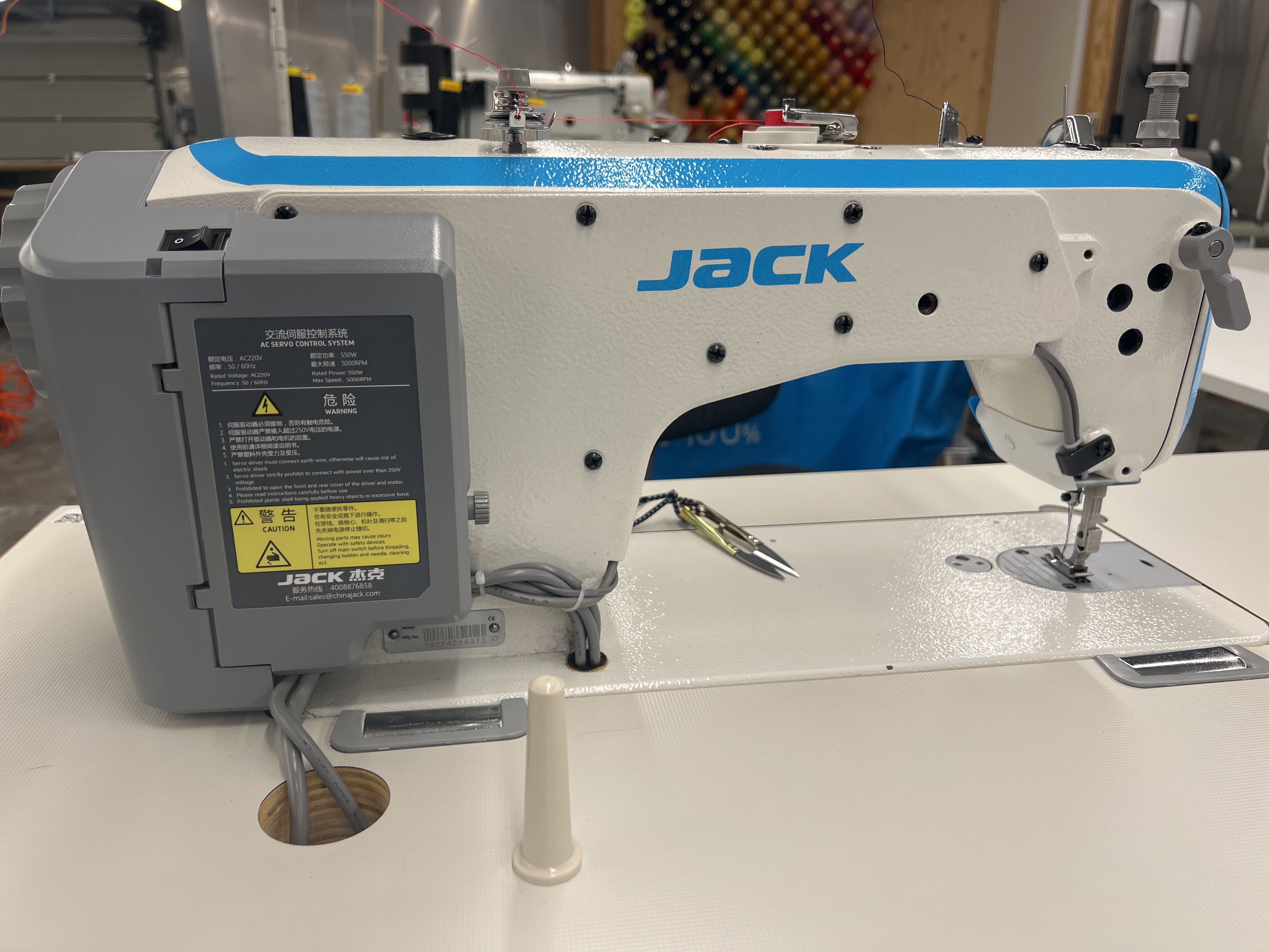 Symaskin Jack A5 Inklusive bord & Pedal - Auktioner online - Nätauktioner & Konkursauktioner ...
