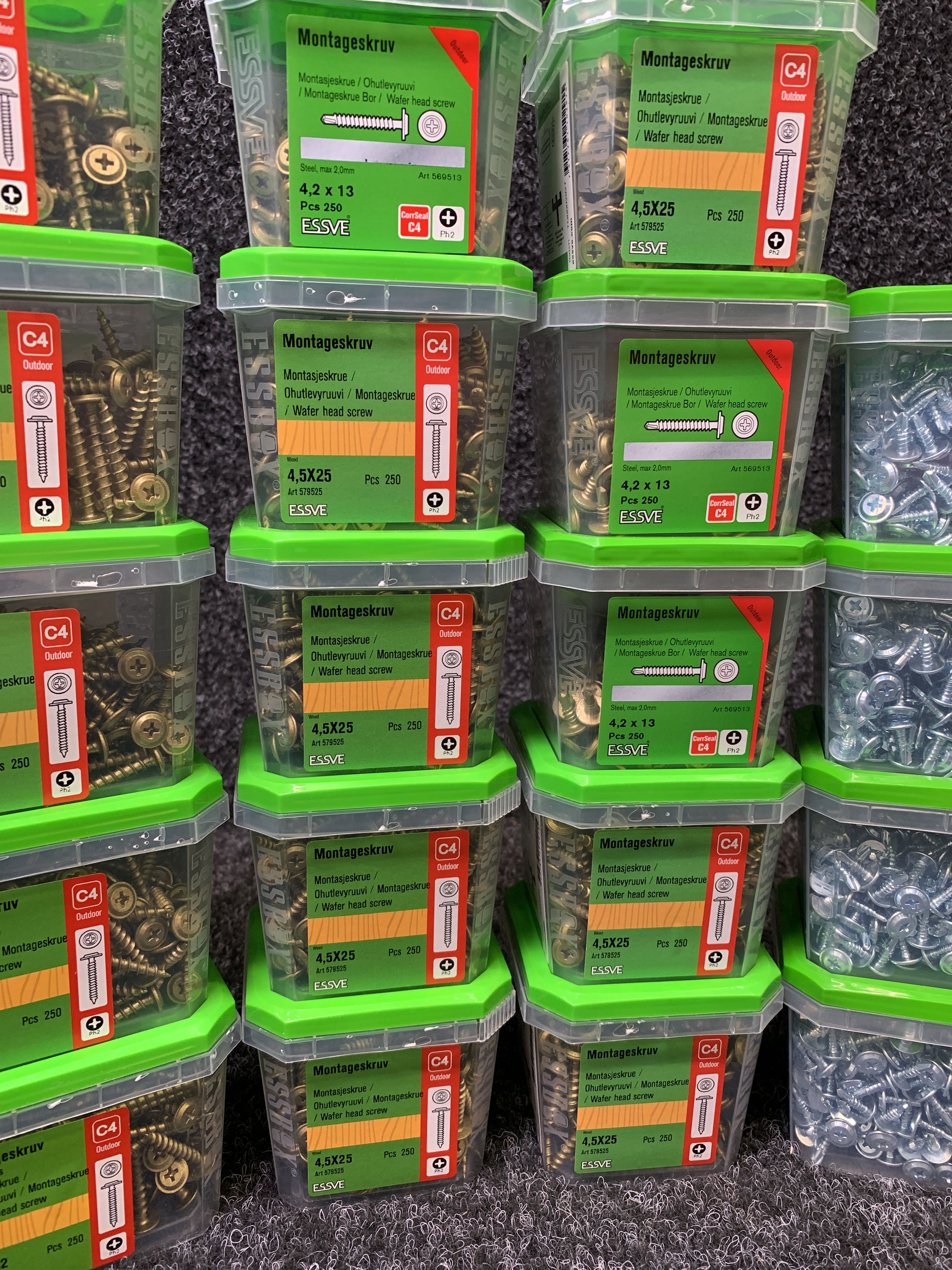 Sortiment med montageskruv Essve - Auktioner online - Nätauktioner ...