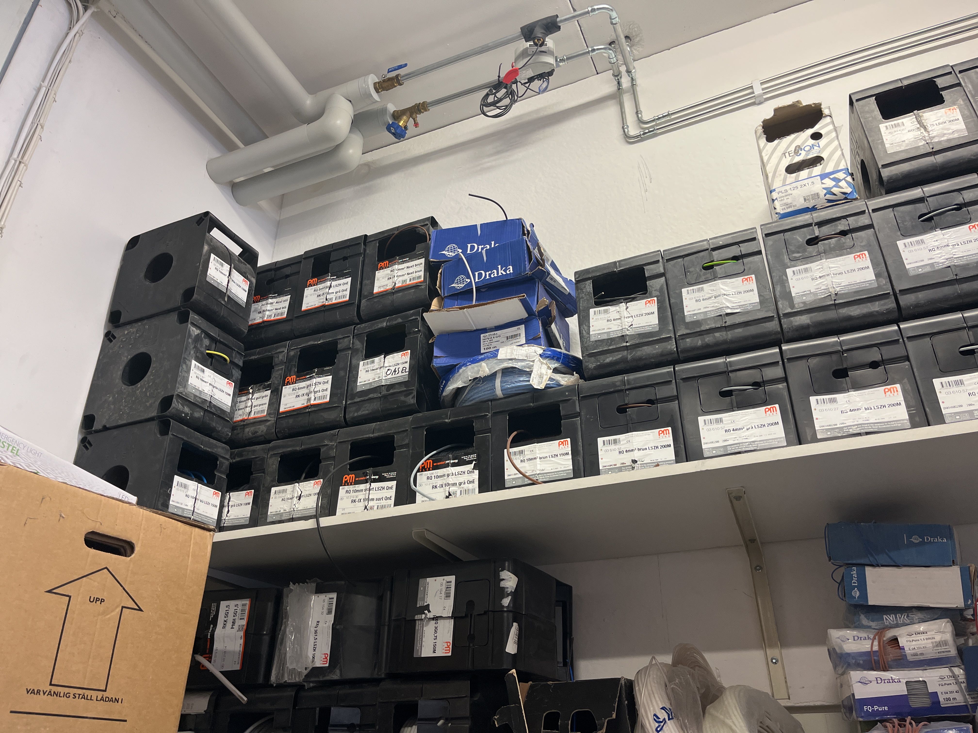 3 shelf sections with cabling - PS Auction - We value the future ...