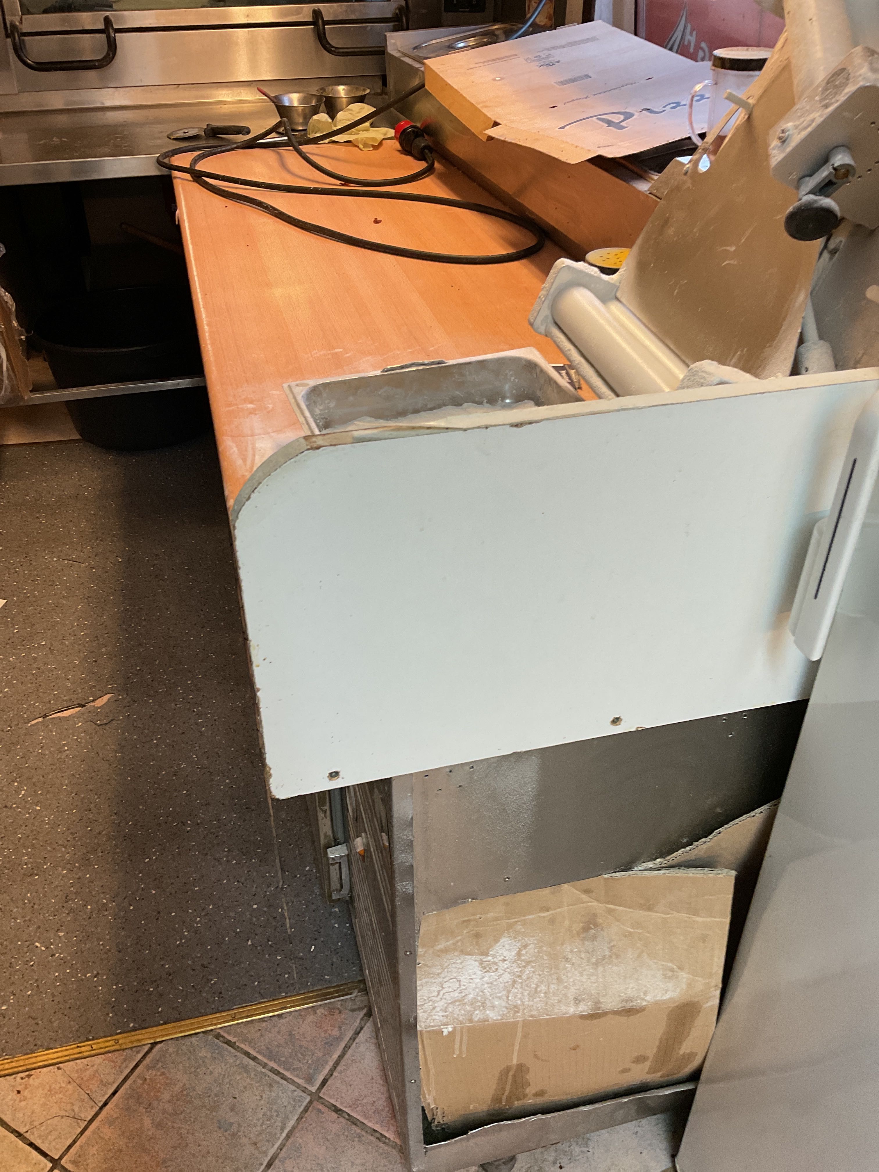 Pizza bench with cooling trough - PS Auction - We value the future ...