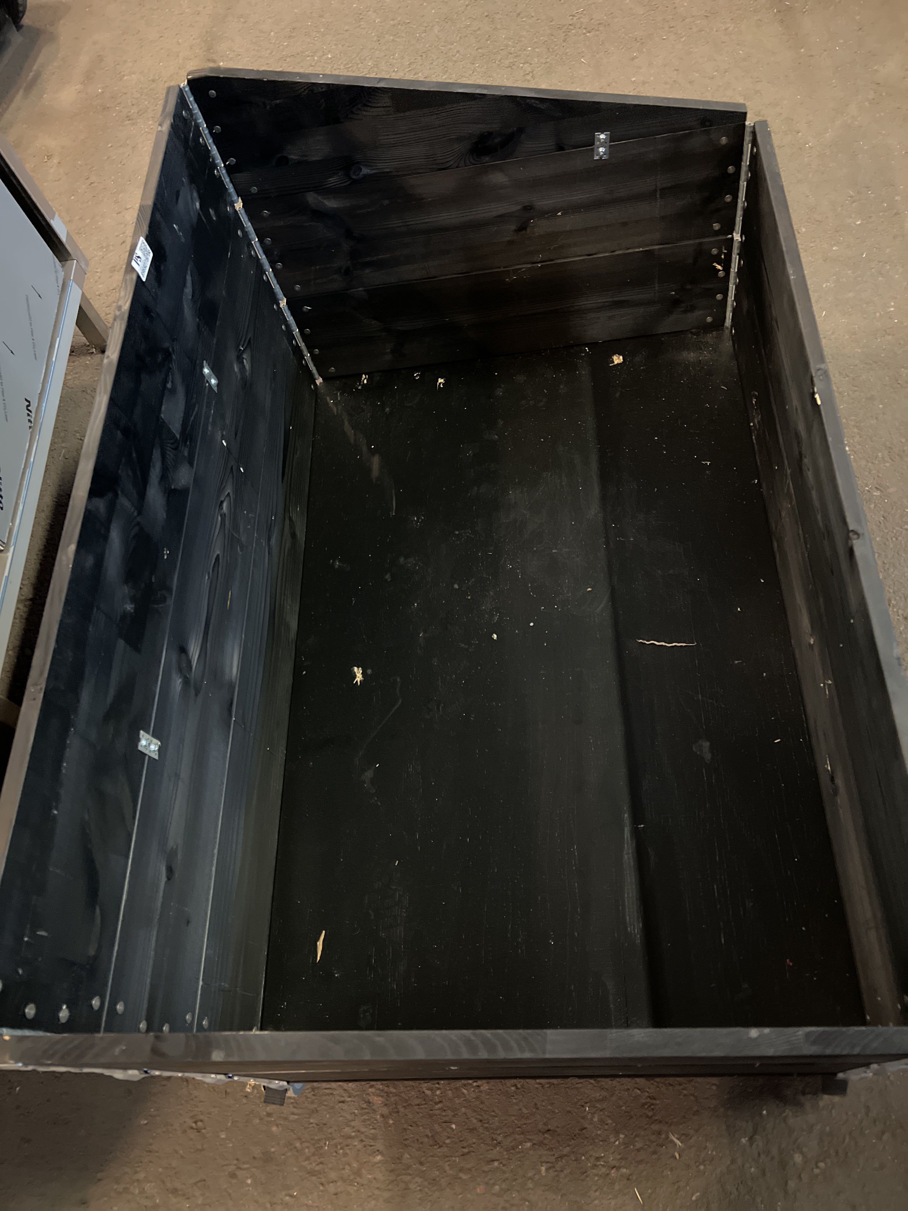 Display pallets with pallet collars on wheels 2 pieces - PS Auction ...