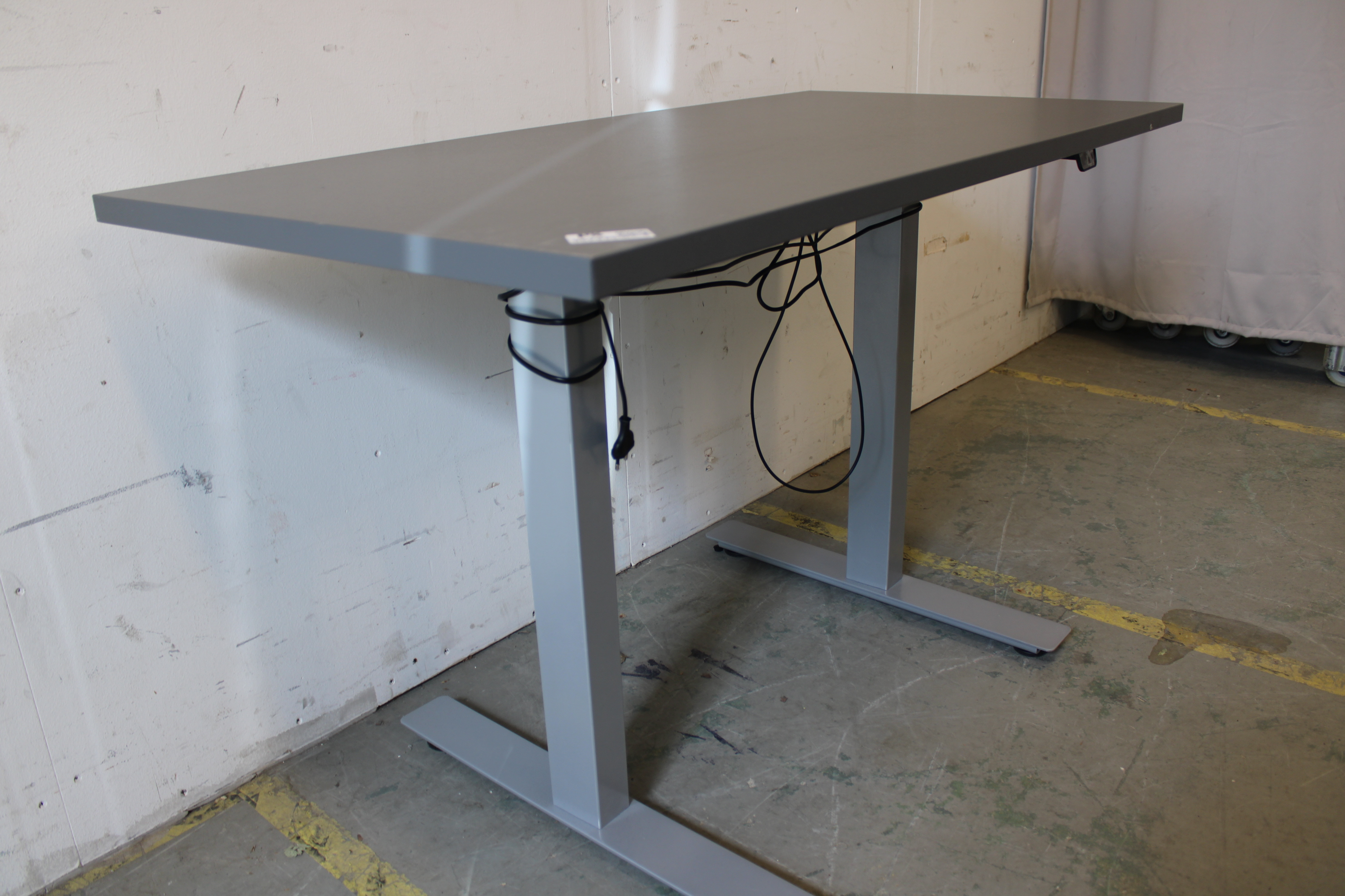 Raised and lowerable desk Electric table - PS Auction - We value the ...