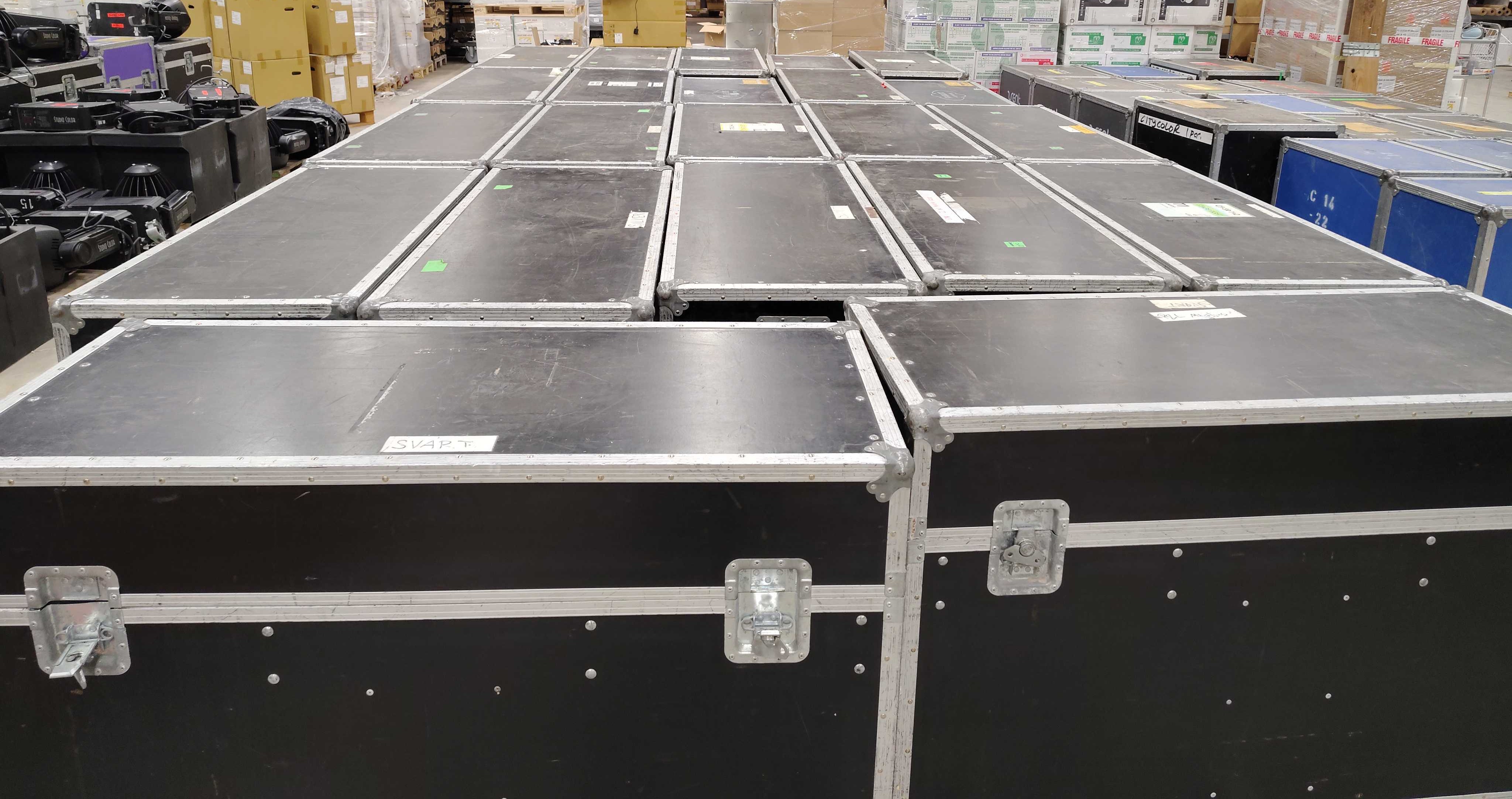 Movable stage fixtures approx. 44 pcs – Coemar CF1200, mixed colors ...