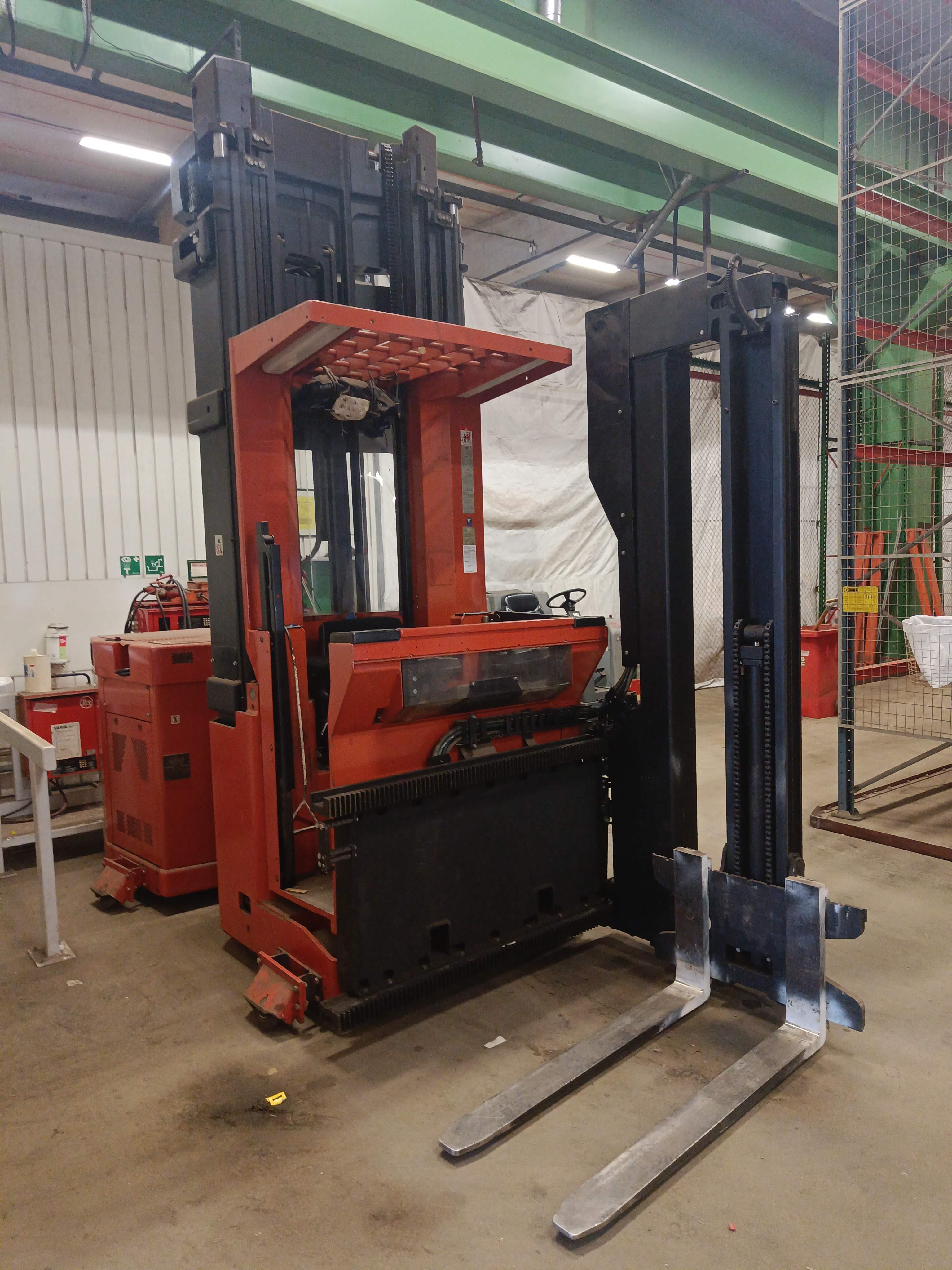 Pick truck Sideloader BT CTX1300sei with charger. - PS Auction - We ...