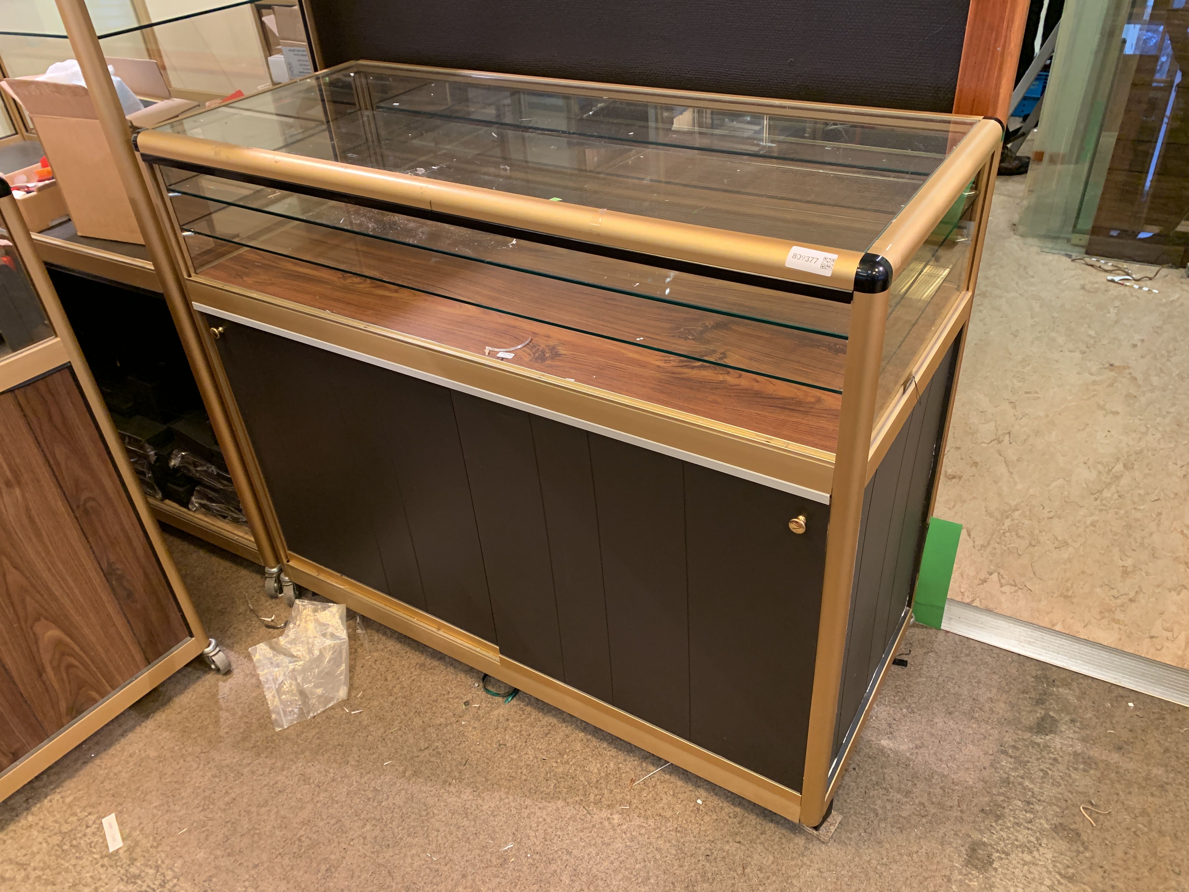 Shop counter on wheels for goldsmith shop - PS Auction - We value the ...