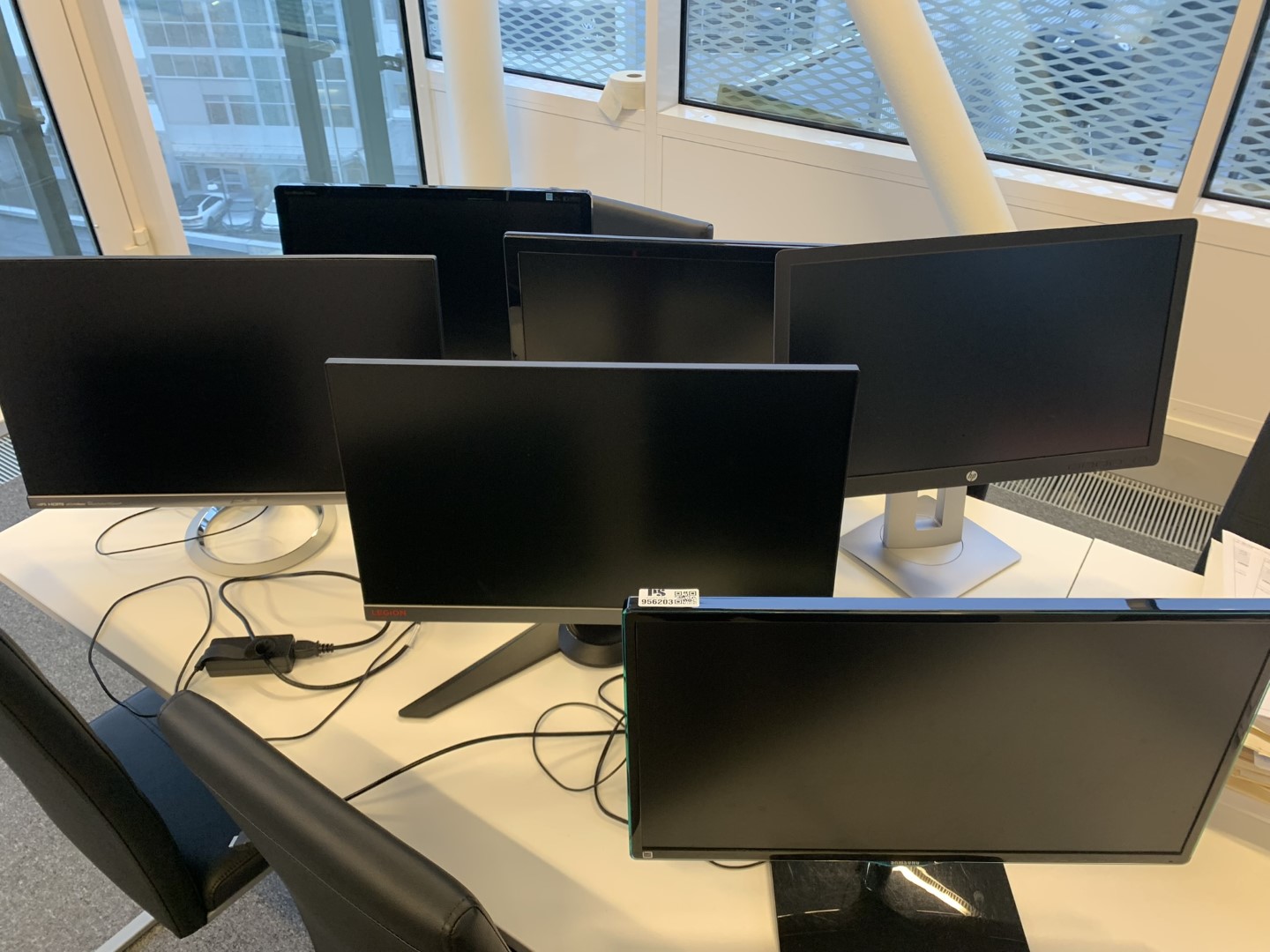 6 monitors, different brands - PS Auction - We value the future ...