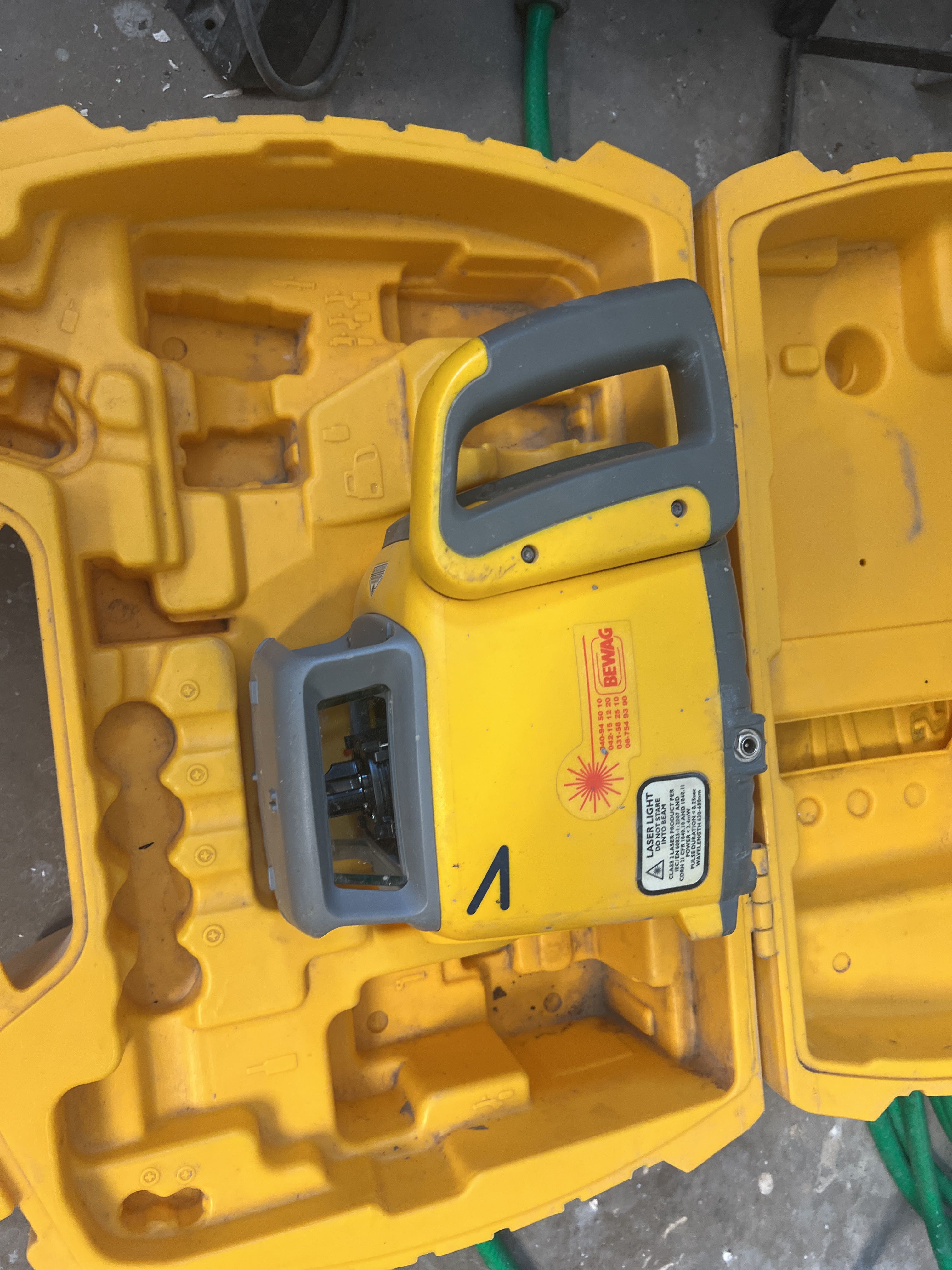 Cross laser Topcon Tripods, lamp, etc - PS Auction - We value the ...