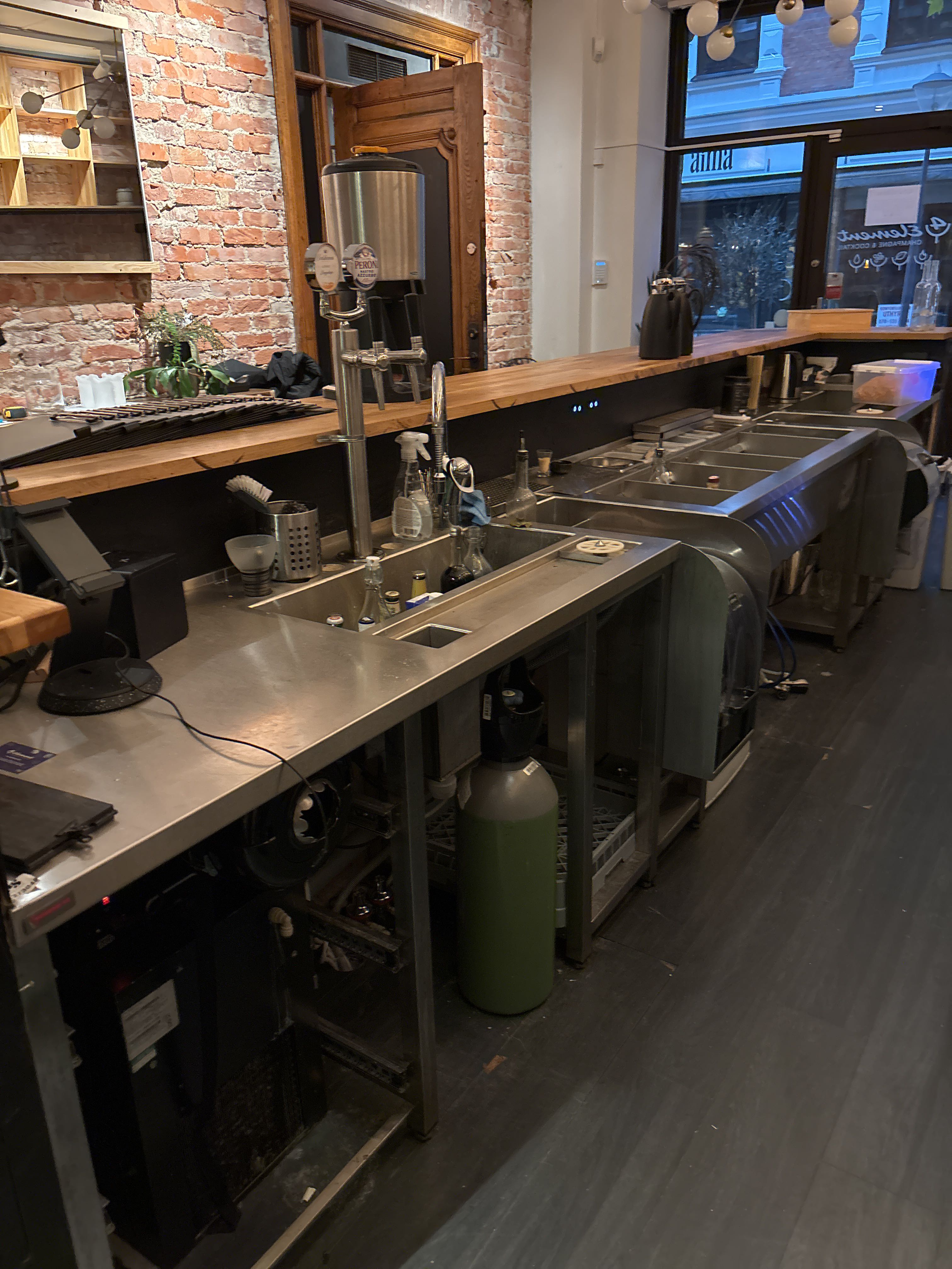 Complete bar counter with upper shelves, glass suspension and work ...