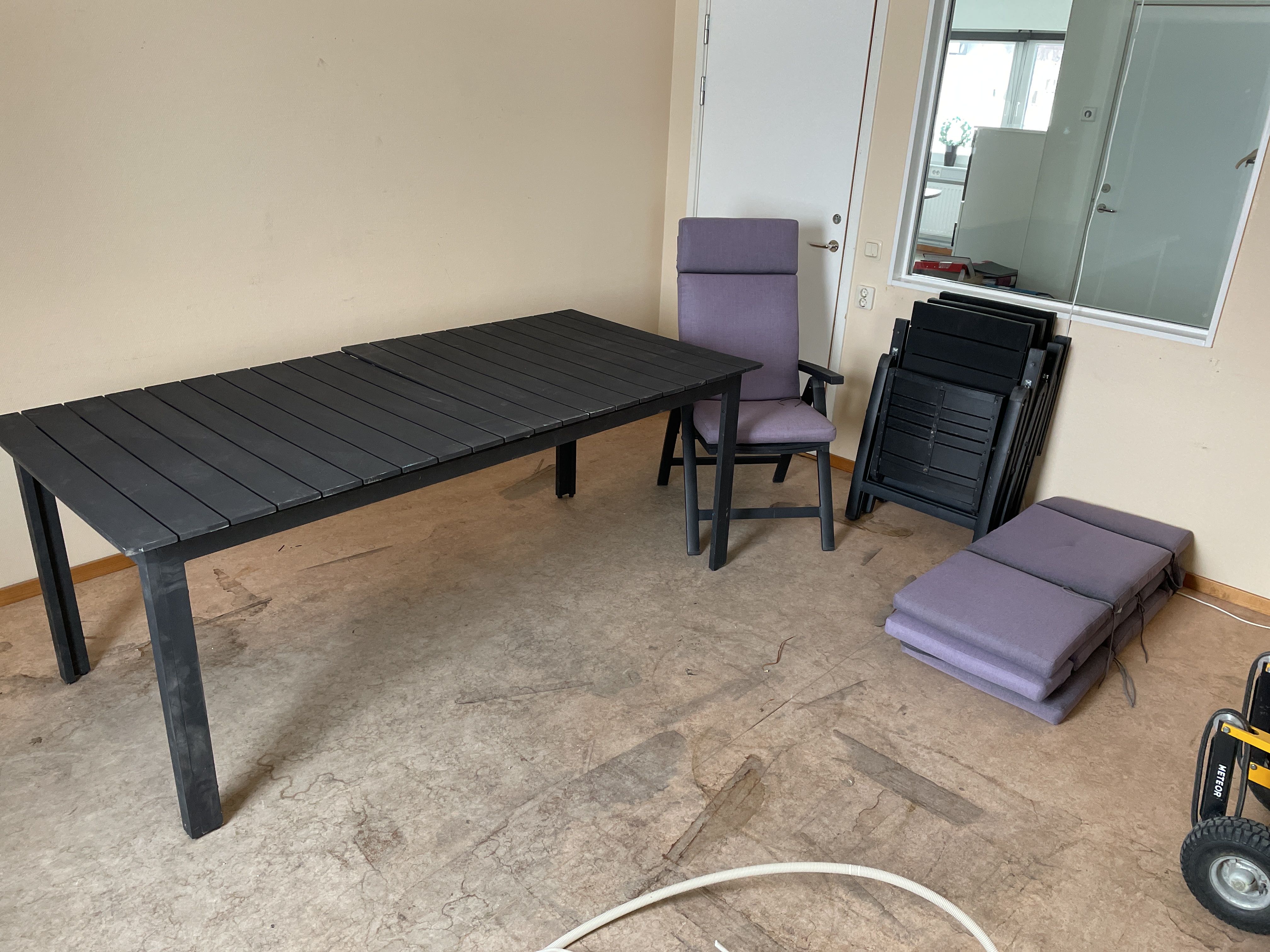 Outdoor furniture - PS Auction - We value the future - Largest in net ...