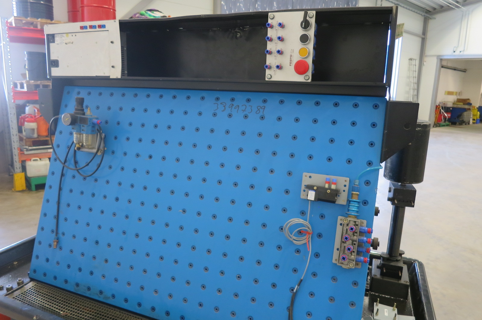Hydraulic/pneumatics bench / test station Festo - PS Auction - We value ...