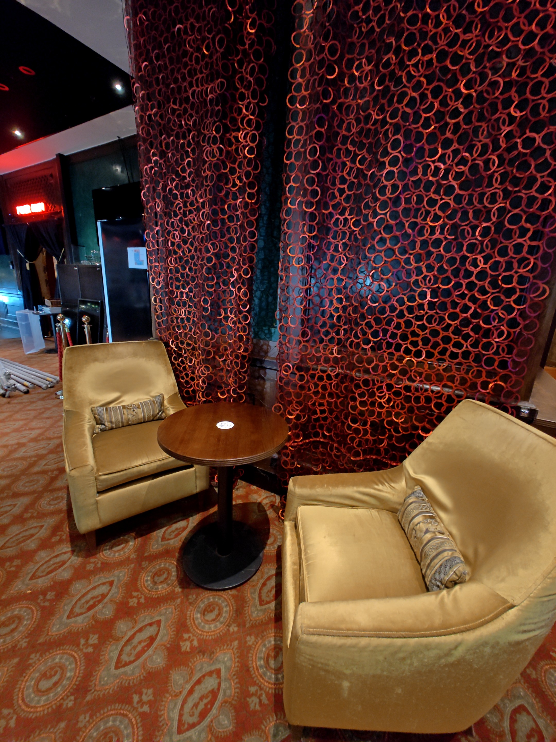 Restaurangmöblemang - Bord, stolar och soffor, 30+ enheter - Auktioner ...