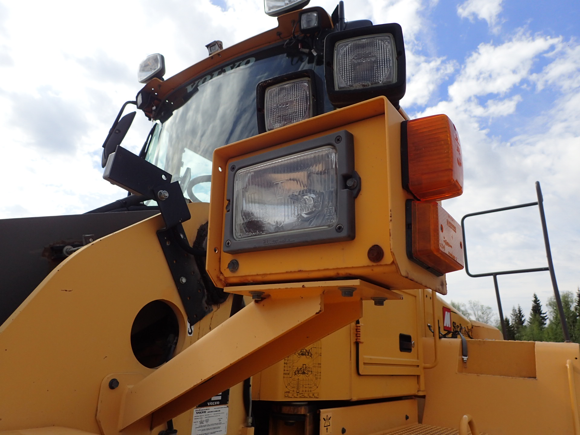 Volvo L220E Loader - PS Auction - We value the future - Largest in net ...