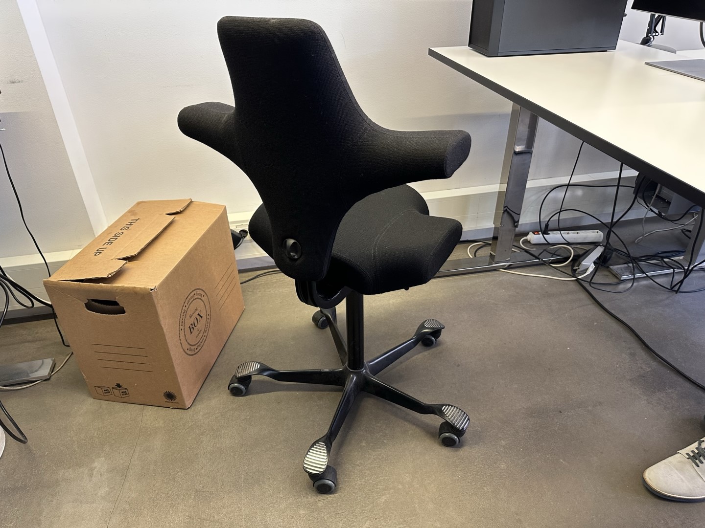 Office chair Capisco HÅG, with extra high gas column - PS Auction - We ...