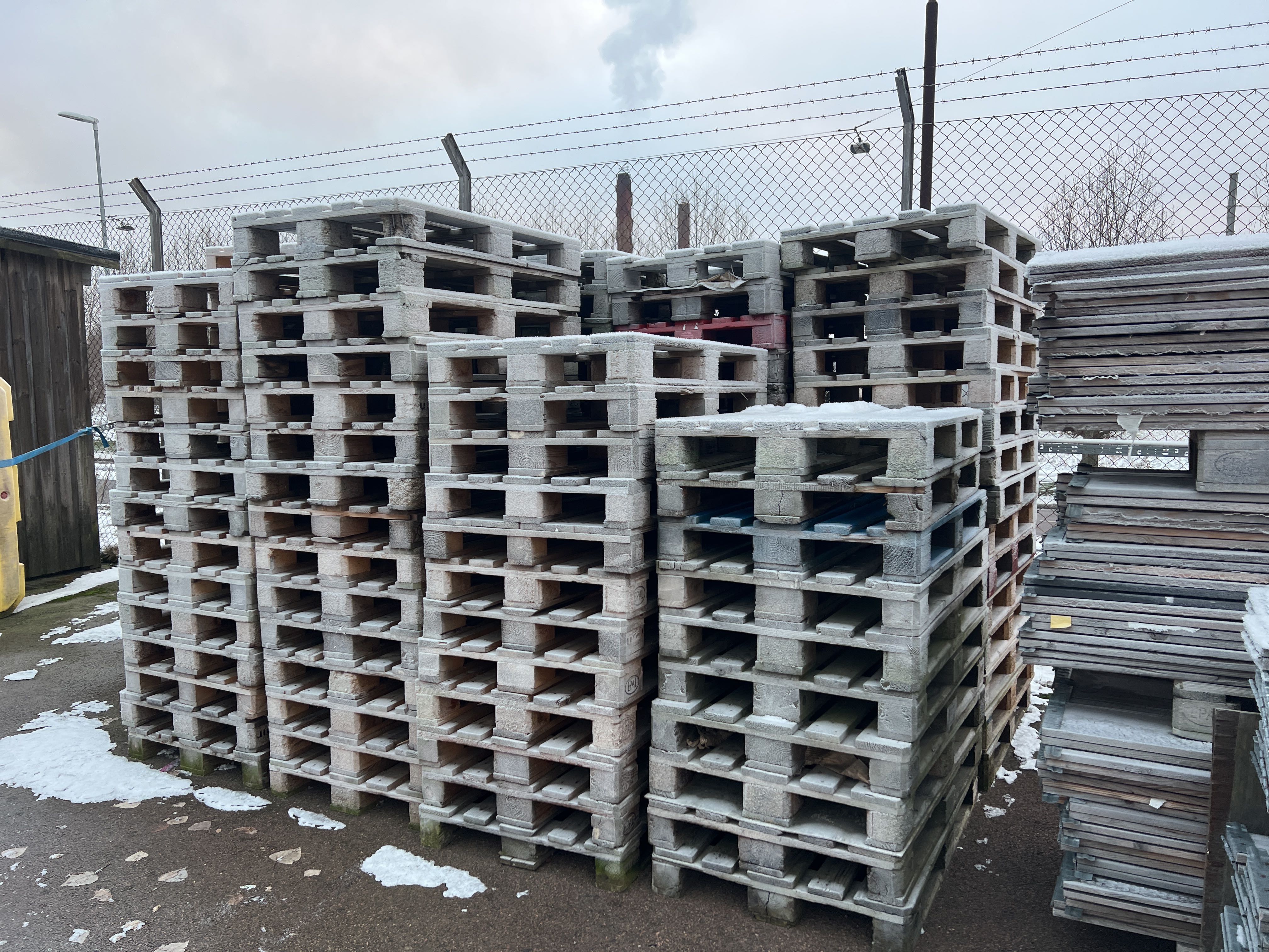 Pallar och kragar - Auktioner online - Nätauktioner & Konkursauktioner ...