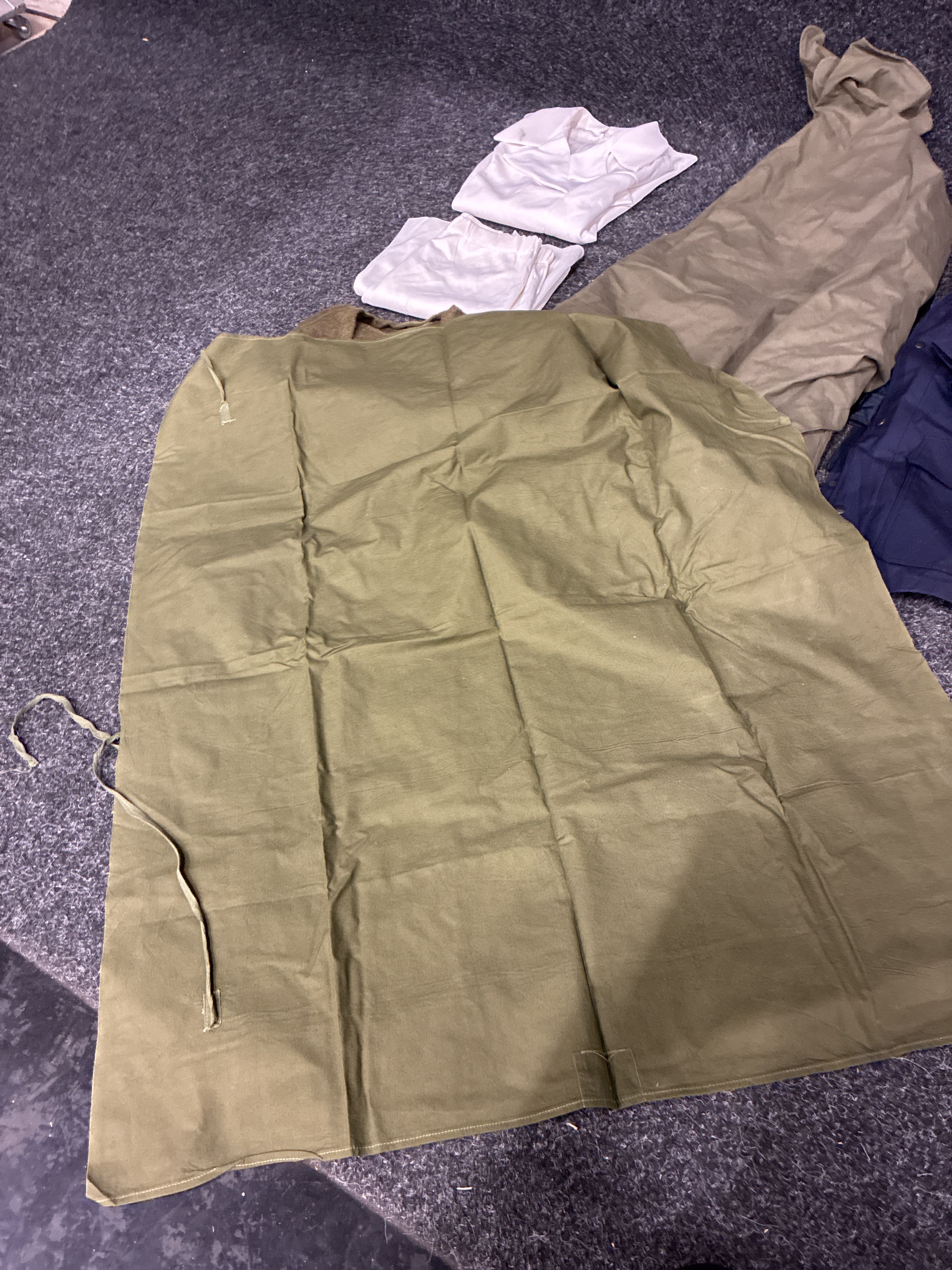 Clothes from the army - PS Auction - We value the future - Largest in ...