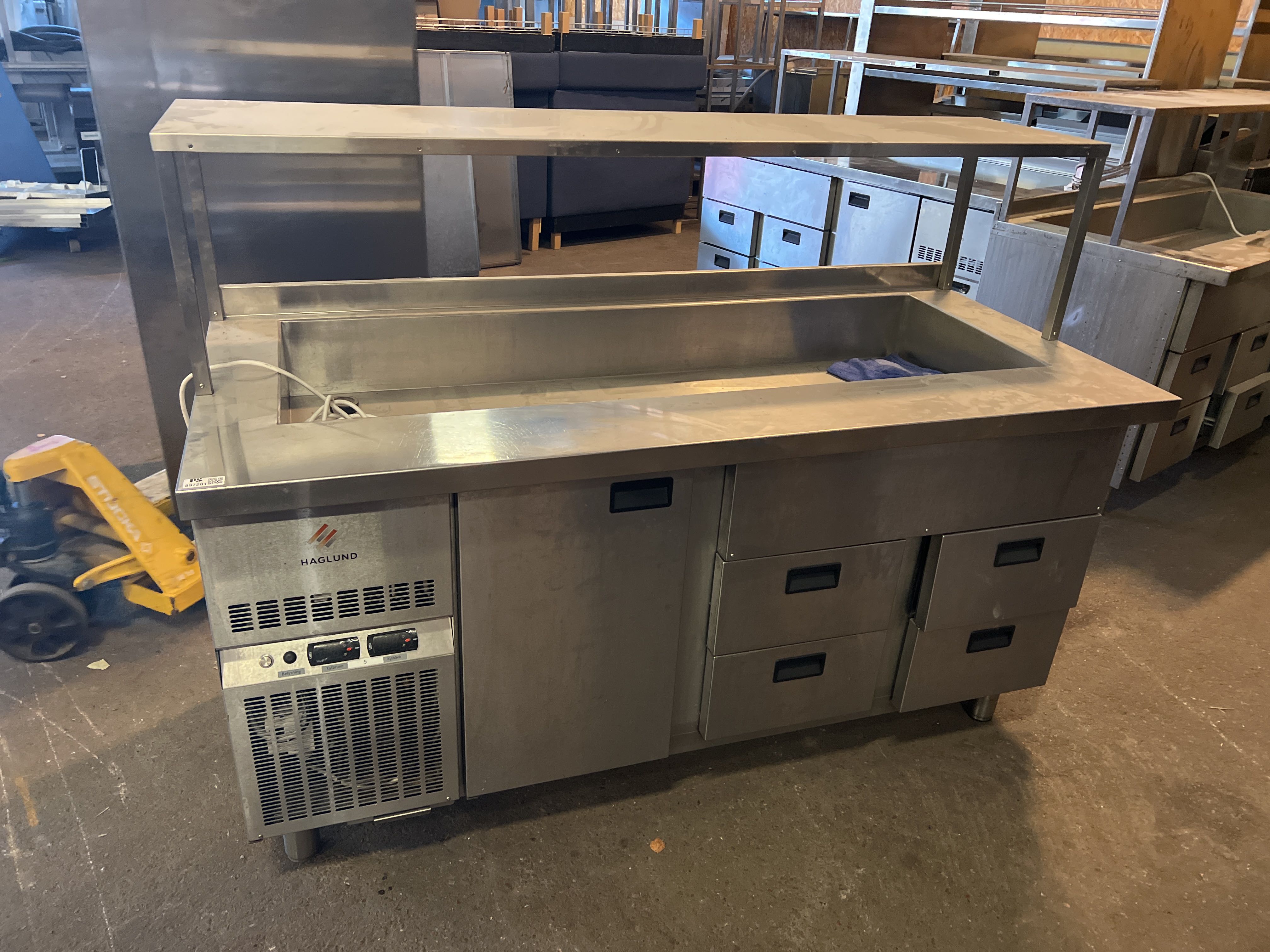 Cooling bench with cooling well and relief shelf - PS Auction - We ...
