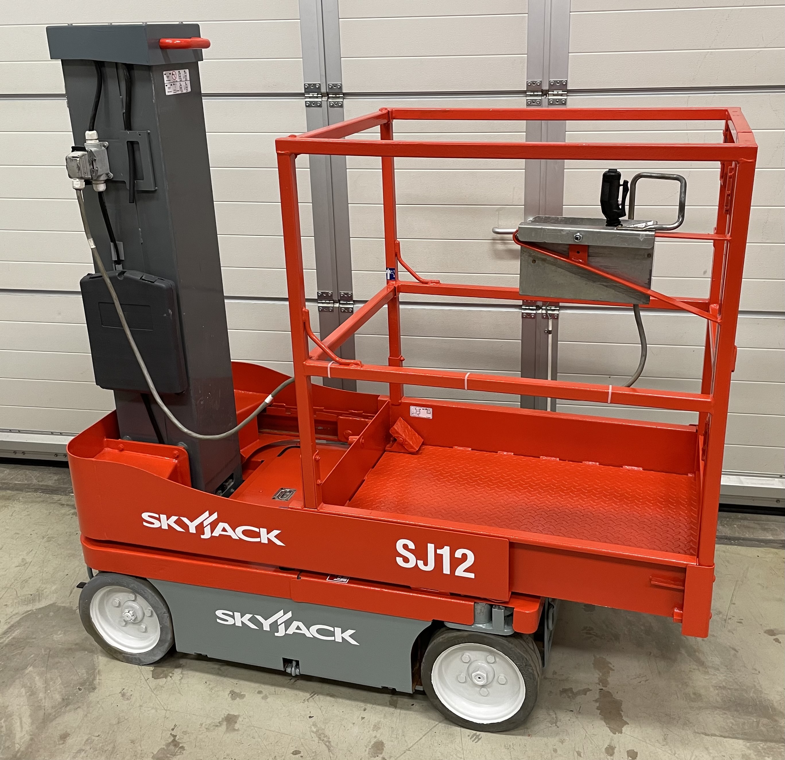 Pillar lift SkyJack SJ12 - PS Auction - We value the future - Largest ...