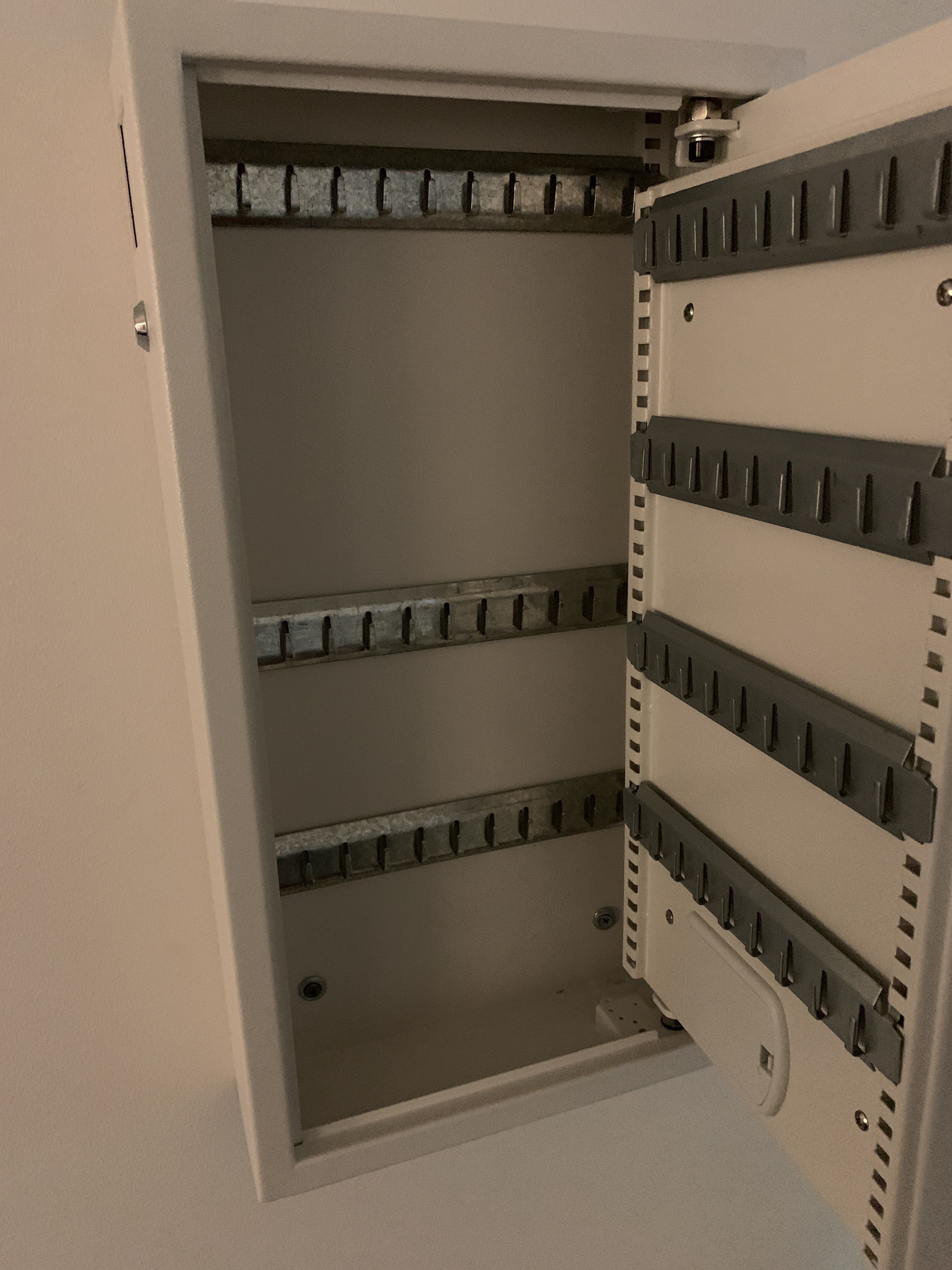 Key cabinet code available - PS Auction - We value the future - Largest ...