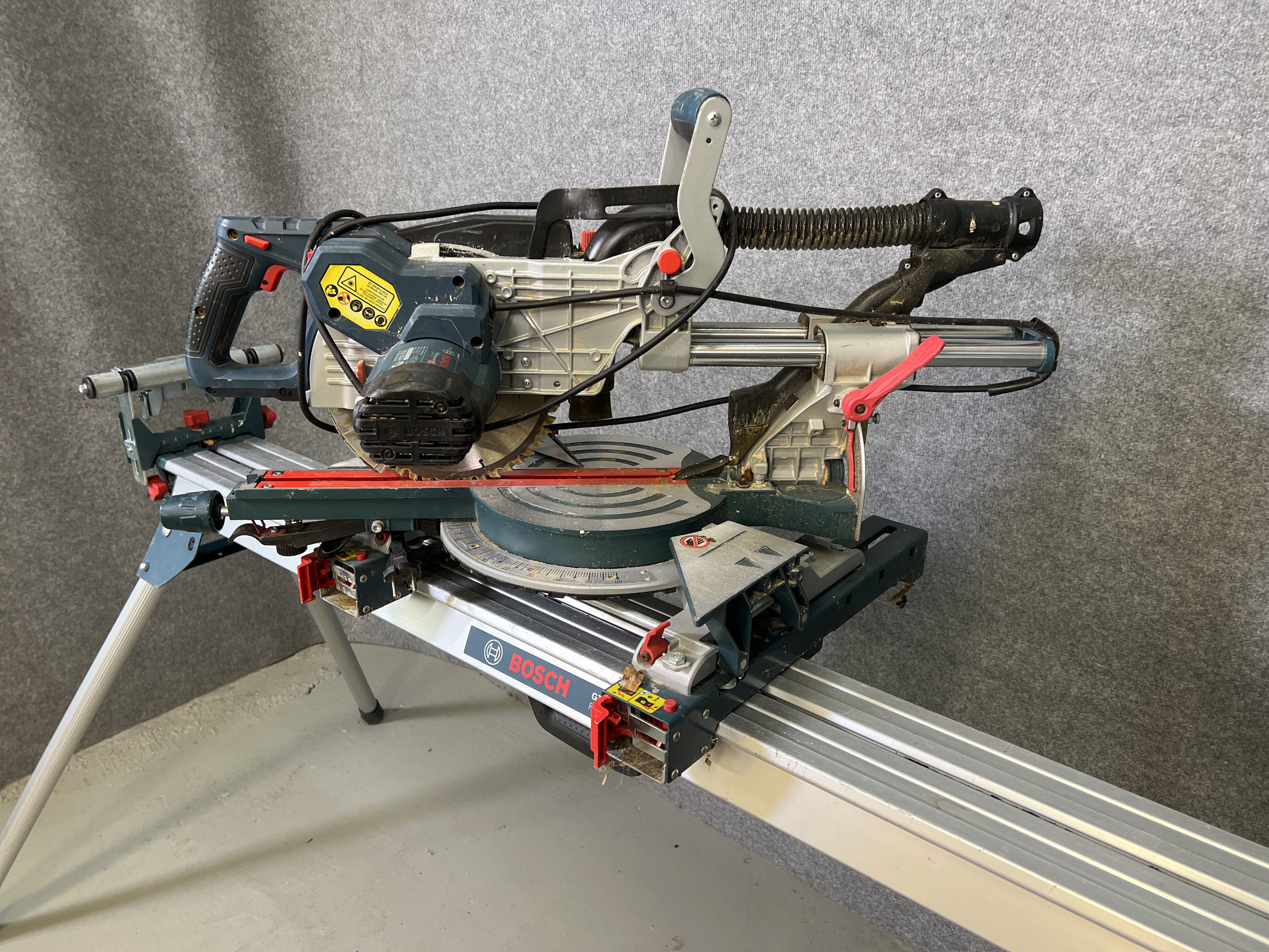 Bosch Kap/Ger saw / Saw table Bosch - PS Auction - We value the future ...