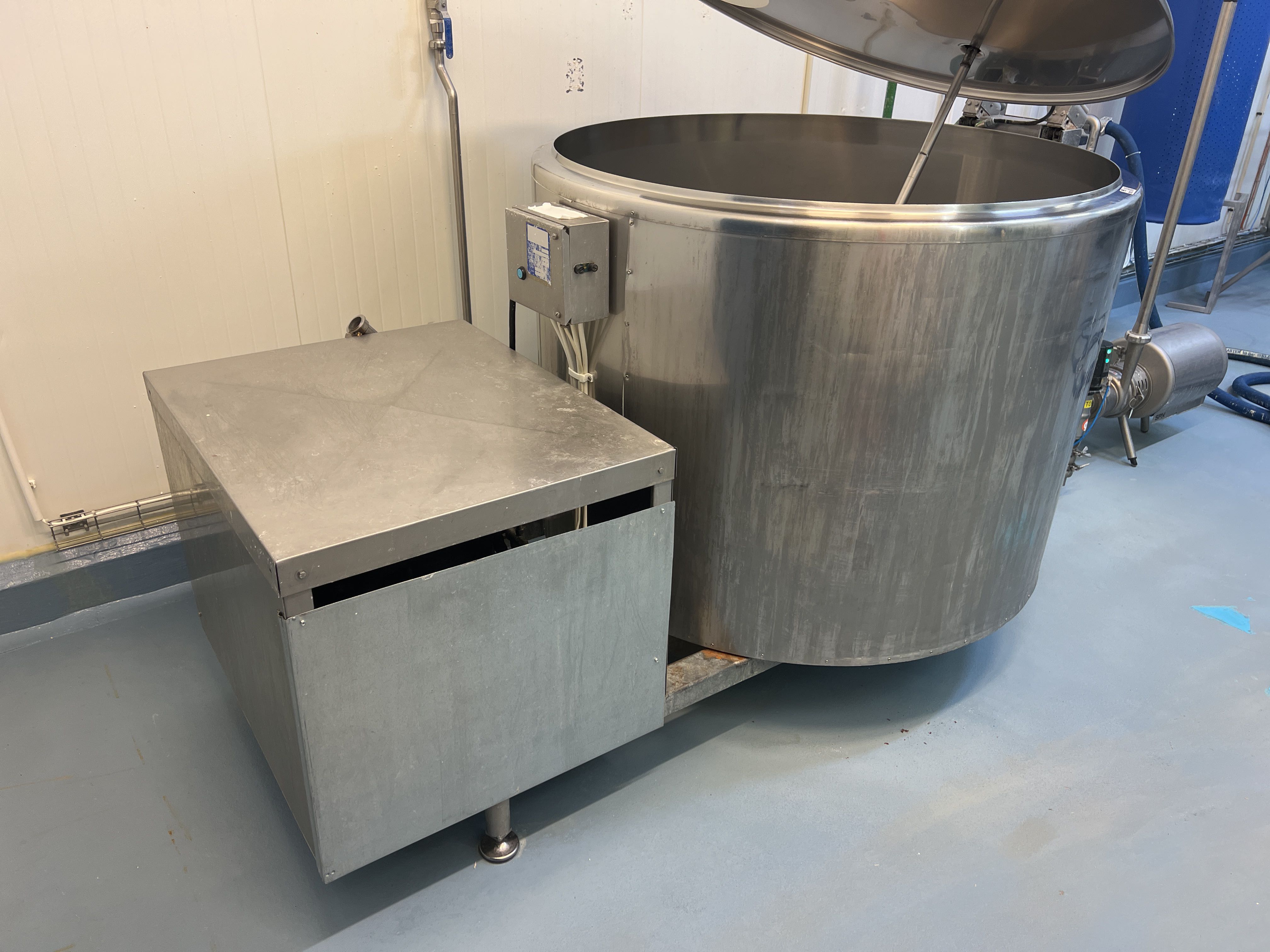 Whey tank with cooling egg and pump Wedholms DF 813 AD 900L -1984 - PS ...