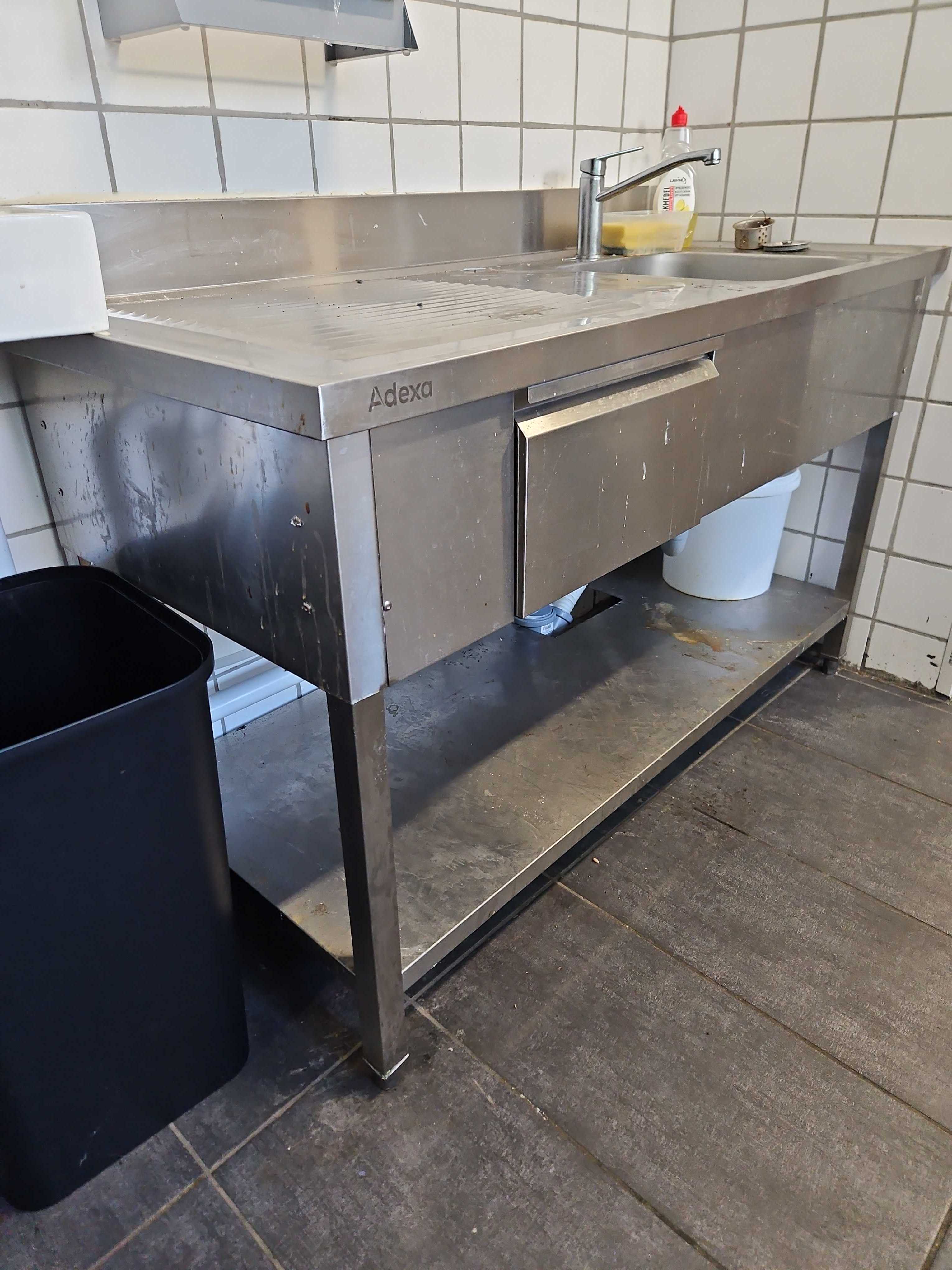 Rostfri bänk vask, blandare och låda - Adexa - Auktioner online ...