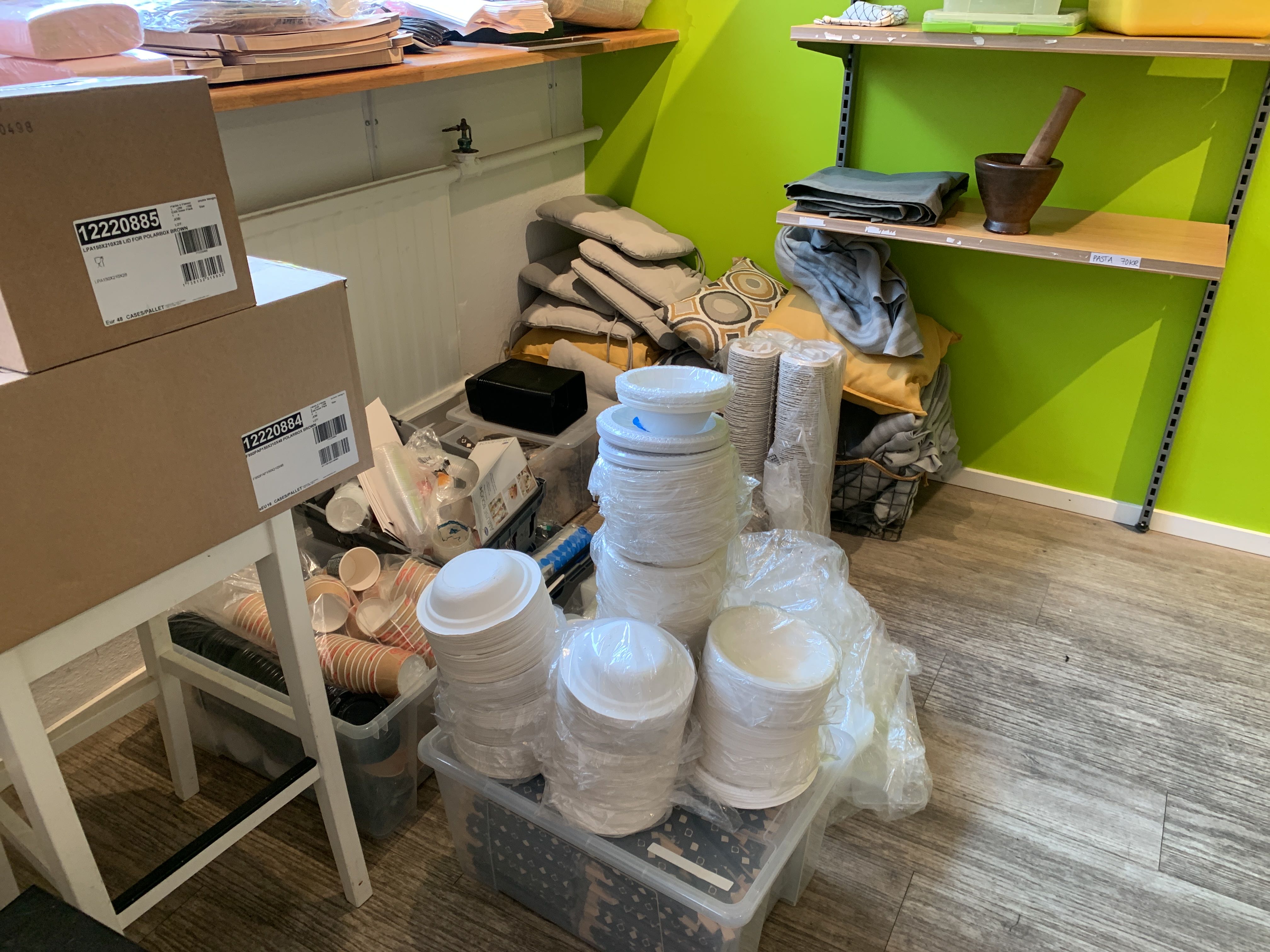 Disposable items with shelf and chairs - PS Auction - We value the ...