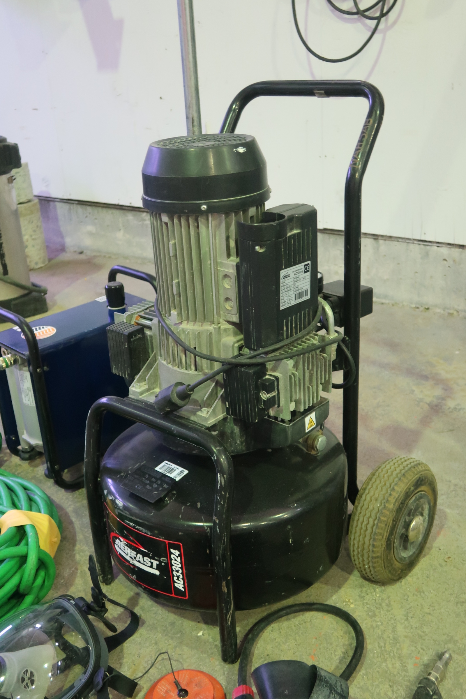 Aerfast kompressor, Sundström truckluftsfilter och Scott friskluftsmask ...