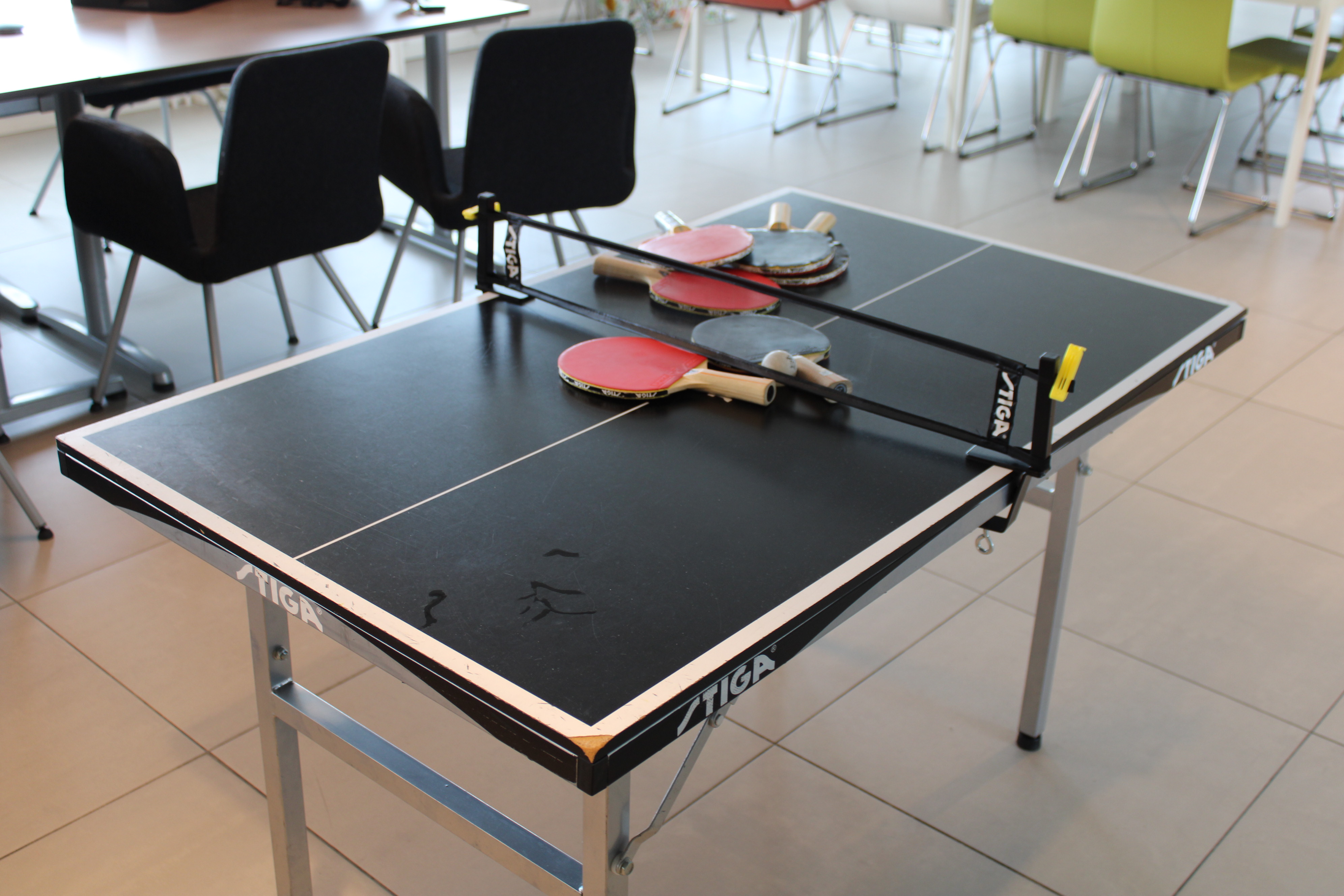 Pingisbord mini Stiga och 6st pingisrack - Auktioner online ...