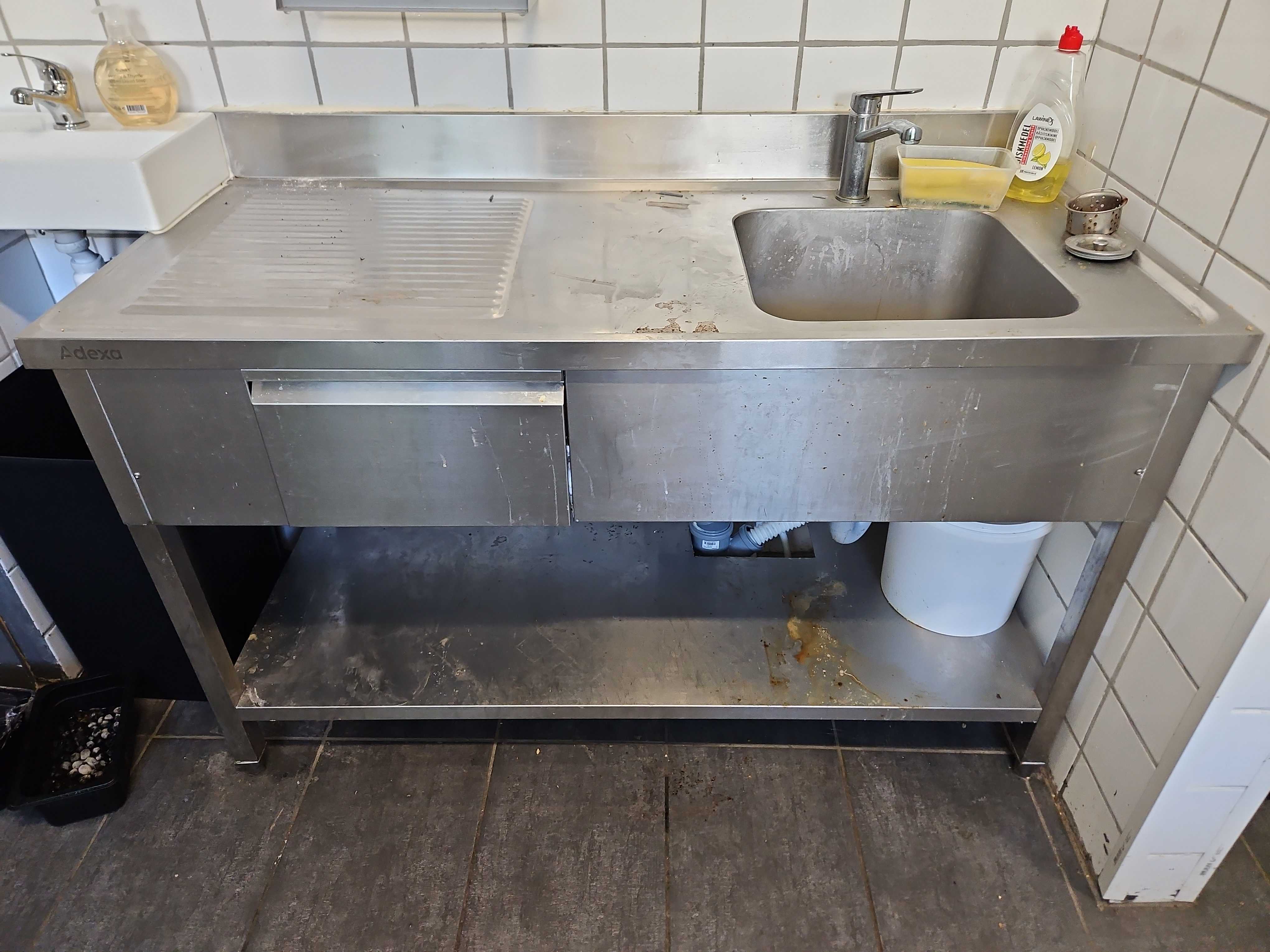 Rostfri bänk vask, blandare och låda - Adexa - Auktioner online ...