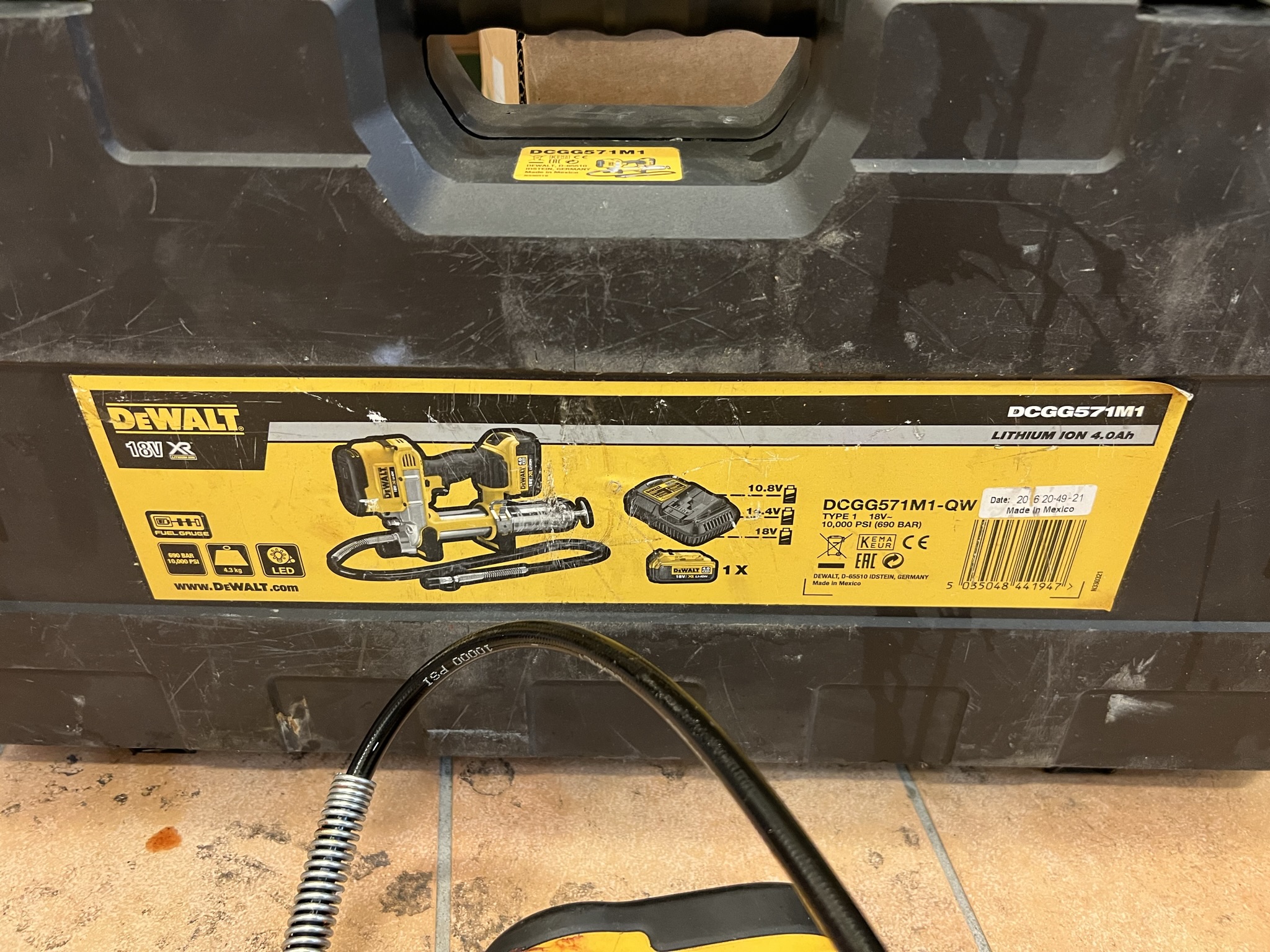 Dewalt smörjspruta DCGG571 med 5Ah batteri - Auktioner online ...