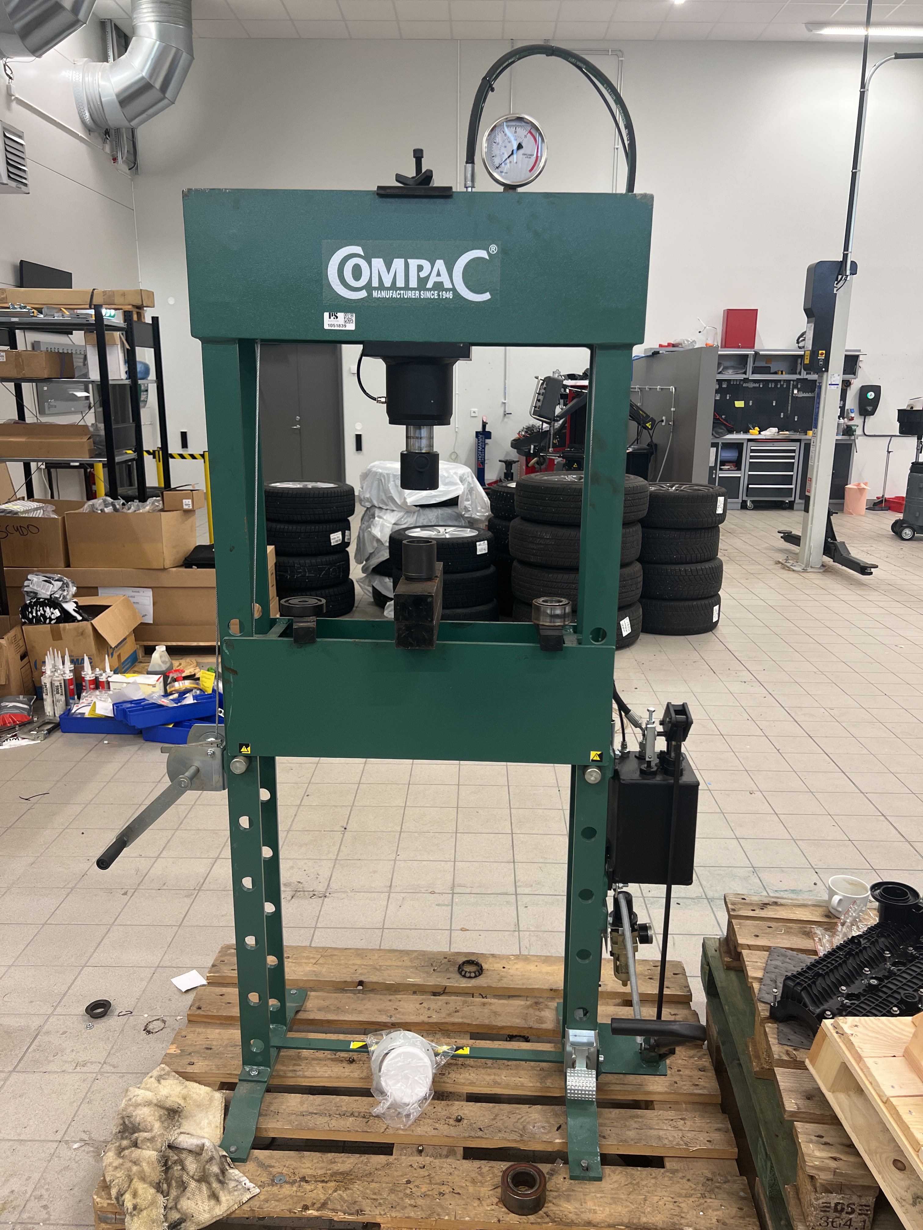 Verkstadspress Compac - Auktioner online - Nätauktioner ...