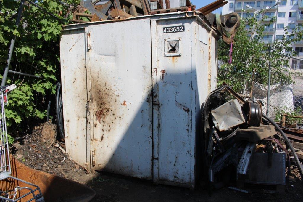Environmental container filled with contents - PS Auction - We value ...