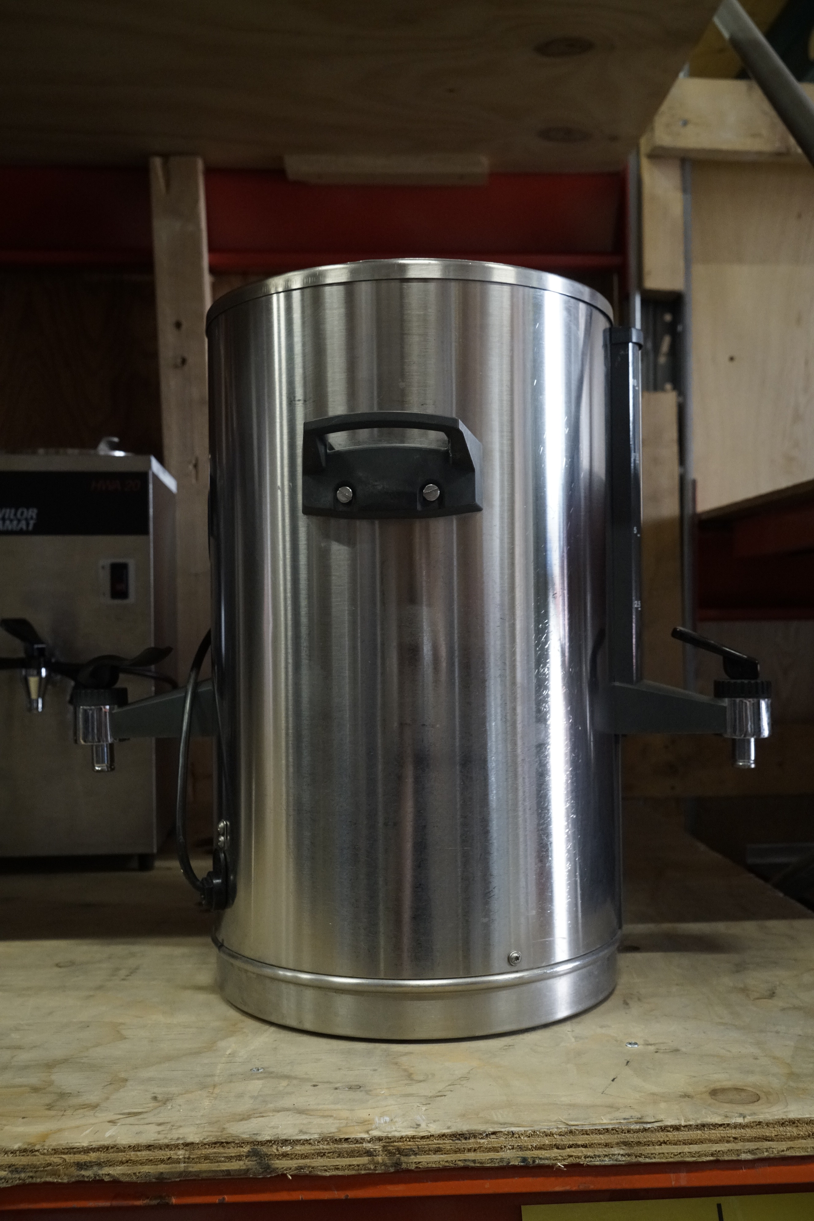 Kaffedispenser med dubbel tappkran - Auktioner online - Nätauktioner ...