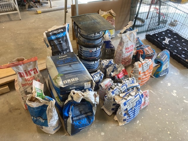 Tiling material + Lot with Use - PS Auction - We value the future ...