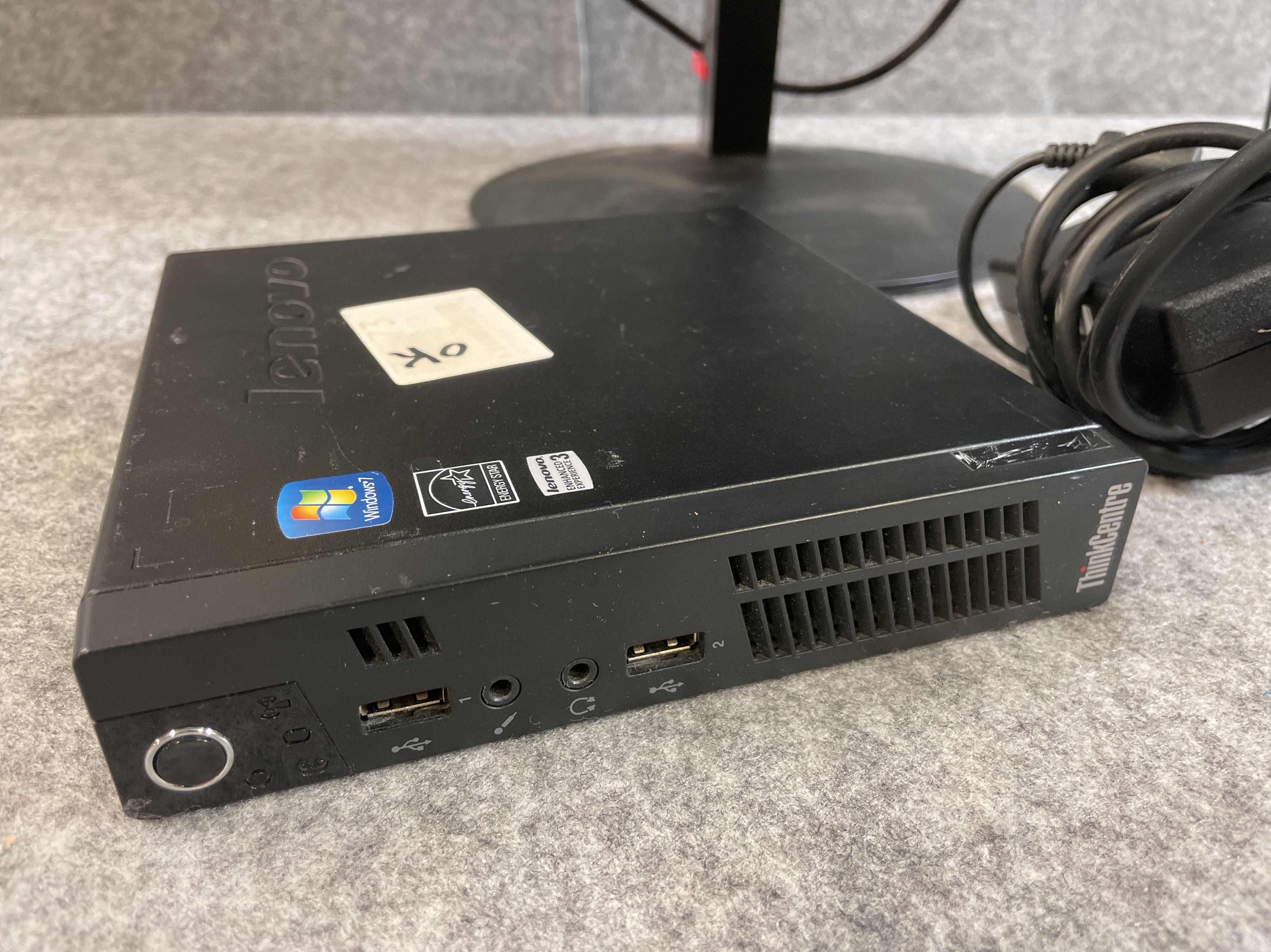 Lenovo Thinkcentre M72E med 27" bildskärm - Auktioner online ...